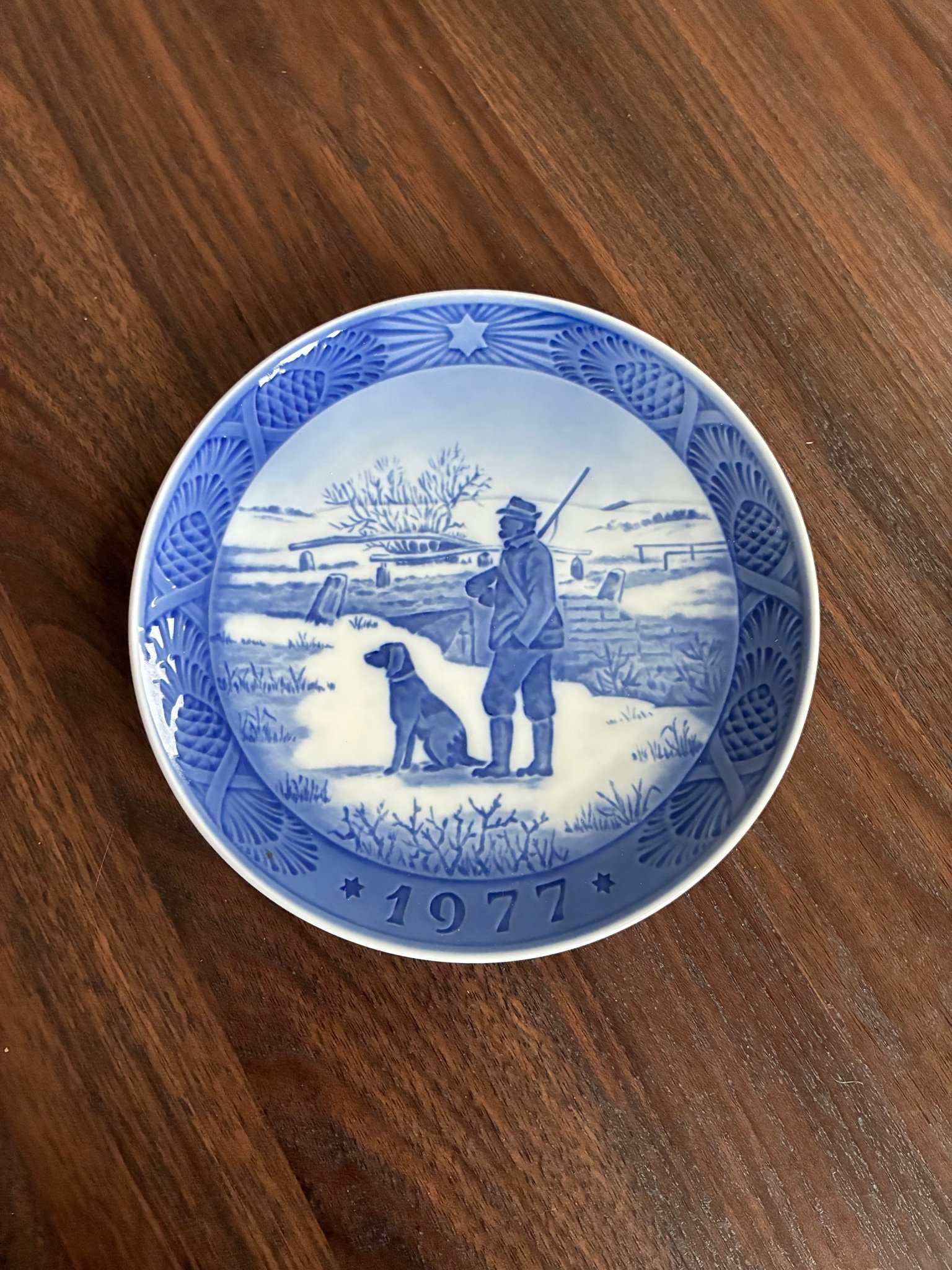 Royal Copenhagen Jultallrik 1977 – “Jægeren / T.. | Köp på Tradera ...