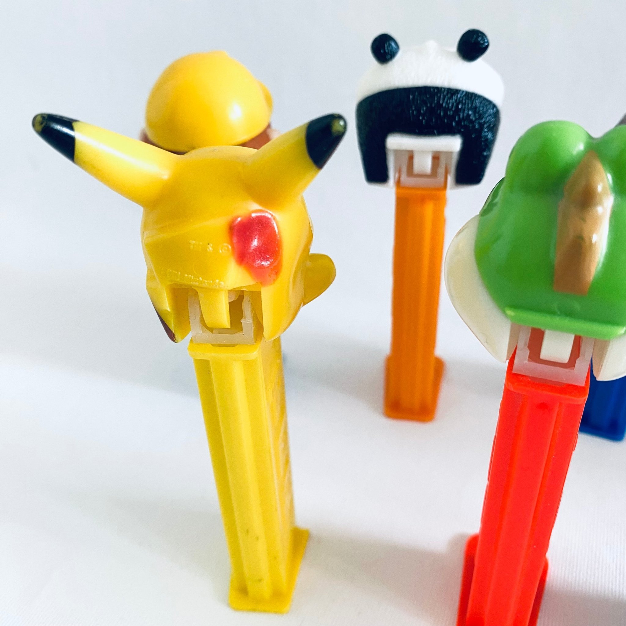 PEZ figurer paket Pokemon Pikachu Yoshi Shrek L.. | Köp på Tradera ...