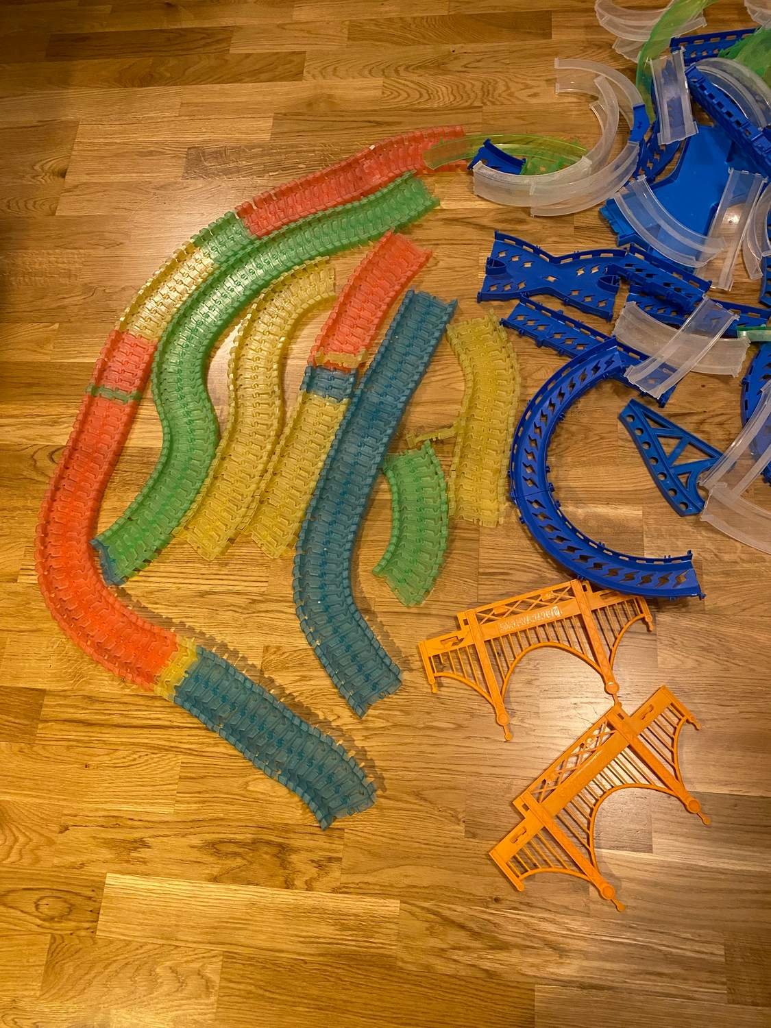 Flexi trax och andra delar, knappt 2 kg | Köp på Tradera (656132557)