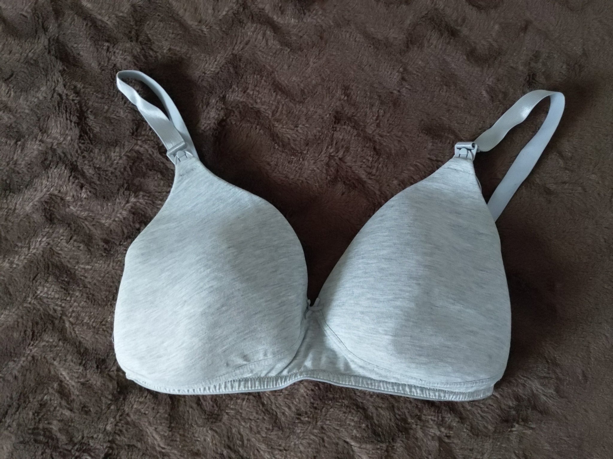 Amningsbehå i storlek 85E från H&M | Köp på Tradera (695067024)