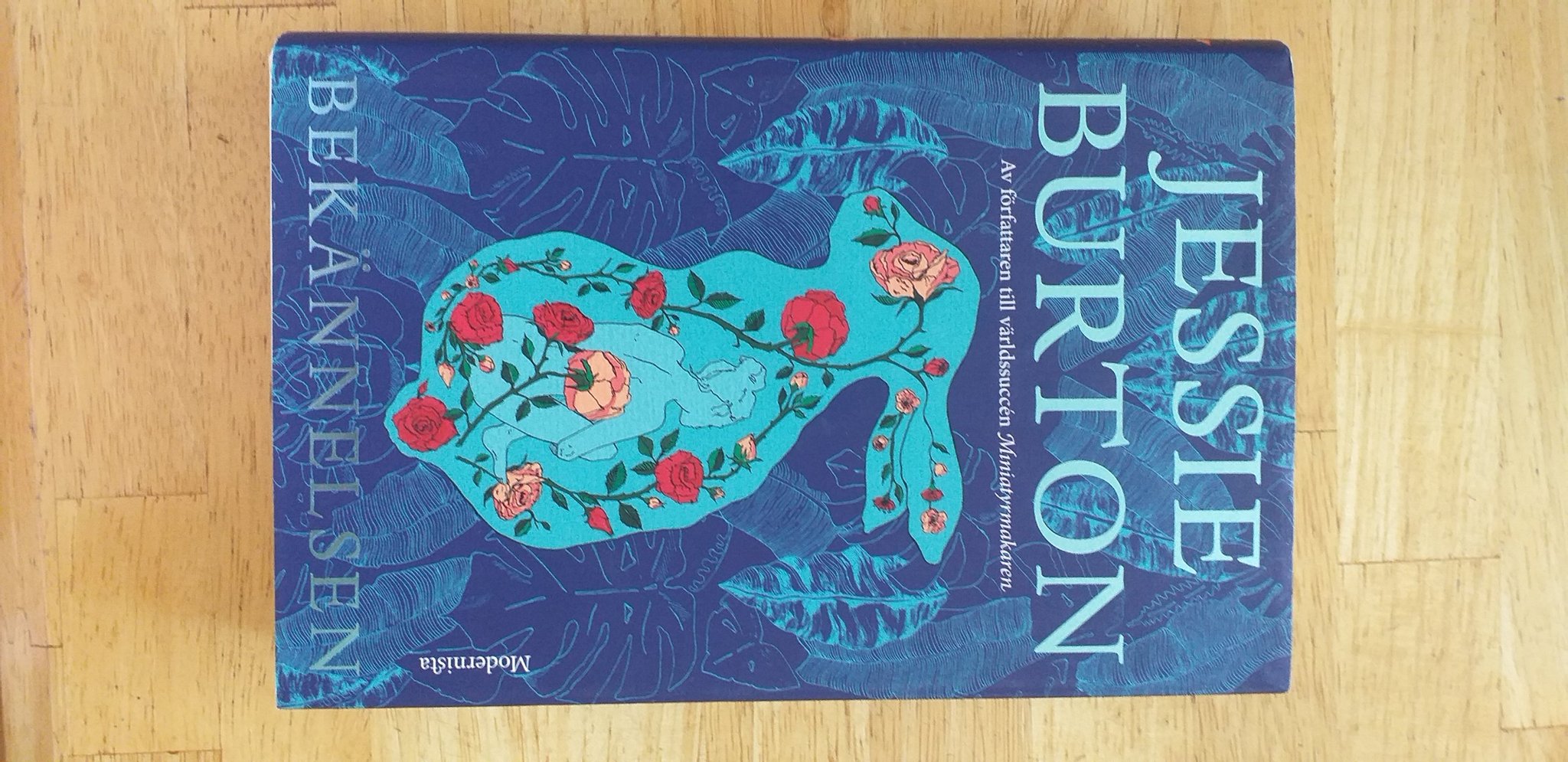 Se produkter som liknar BEKÄNNELSEN av Jessie Burton .. på Tradera ...