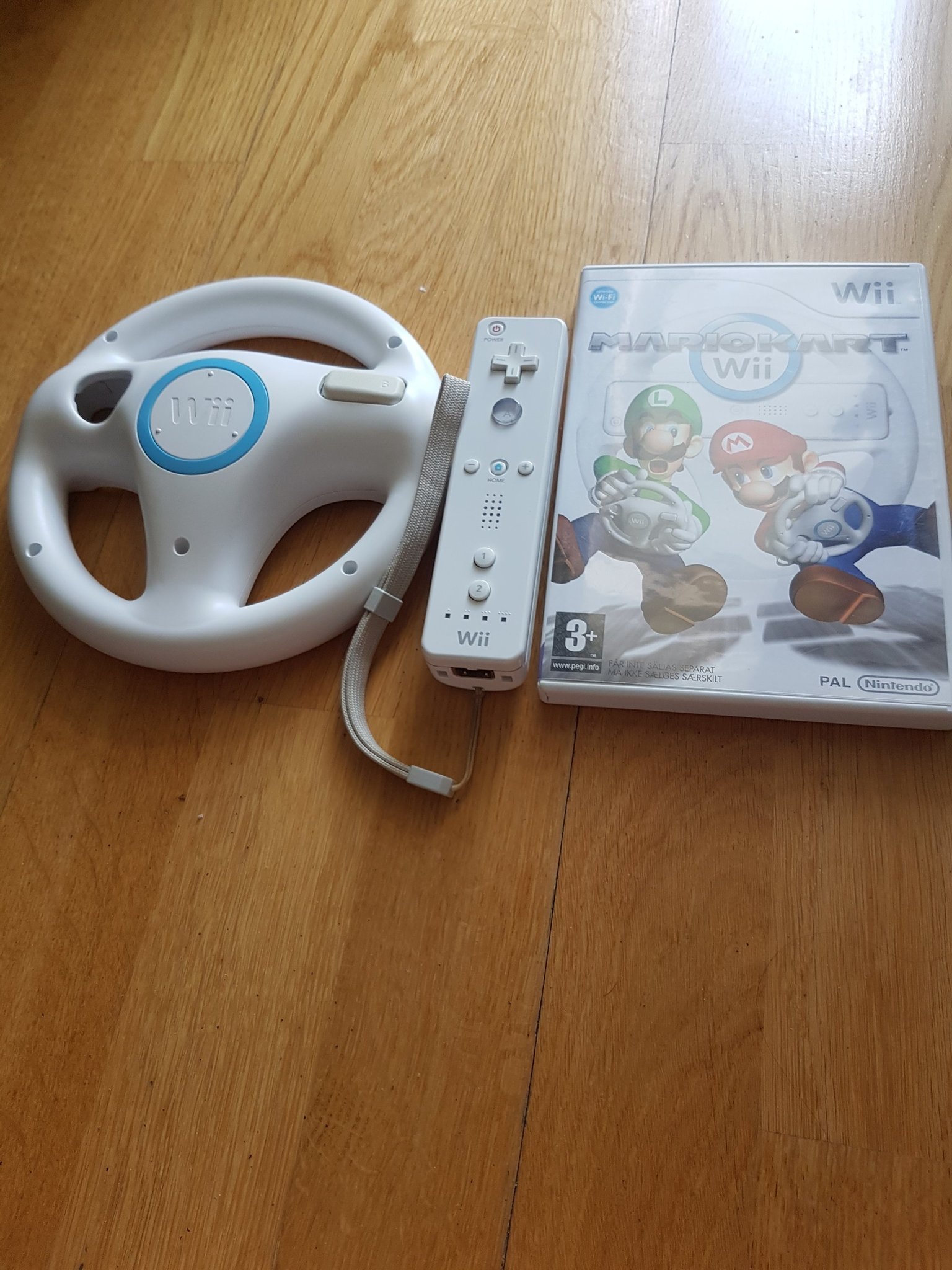 Mario Kart Wii med ratt och handkontroll | Köp på Tradera (702460147)