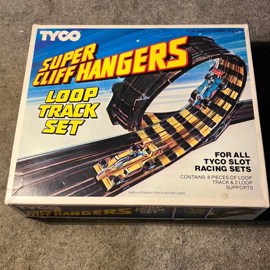Se produkter som liknar TYCO Super Cliff Hangers Loop.. på Tradera ...