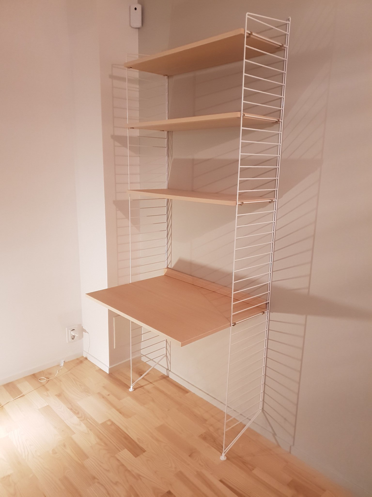 stringhylla med Skrivbord (381651601) ᐈ Köp på Tradera