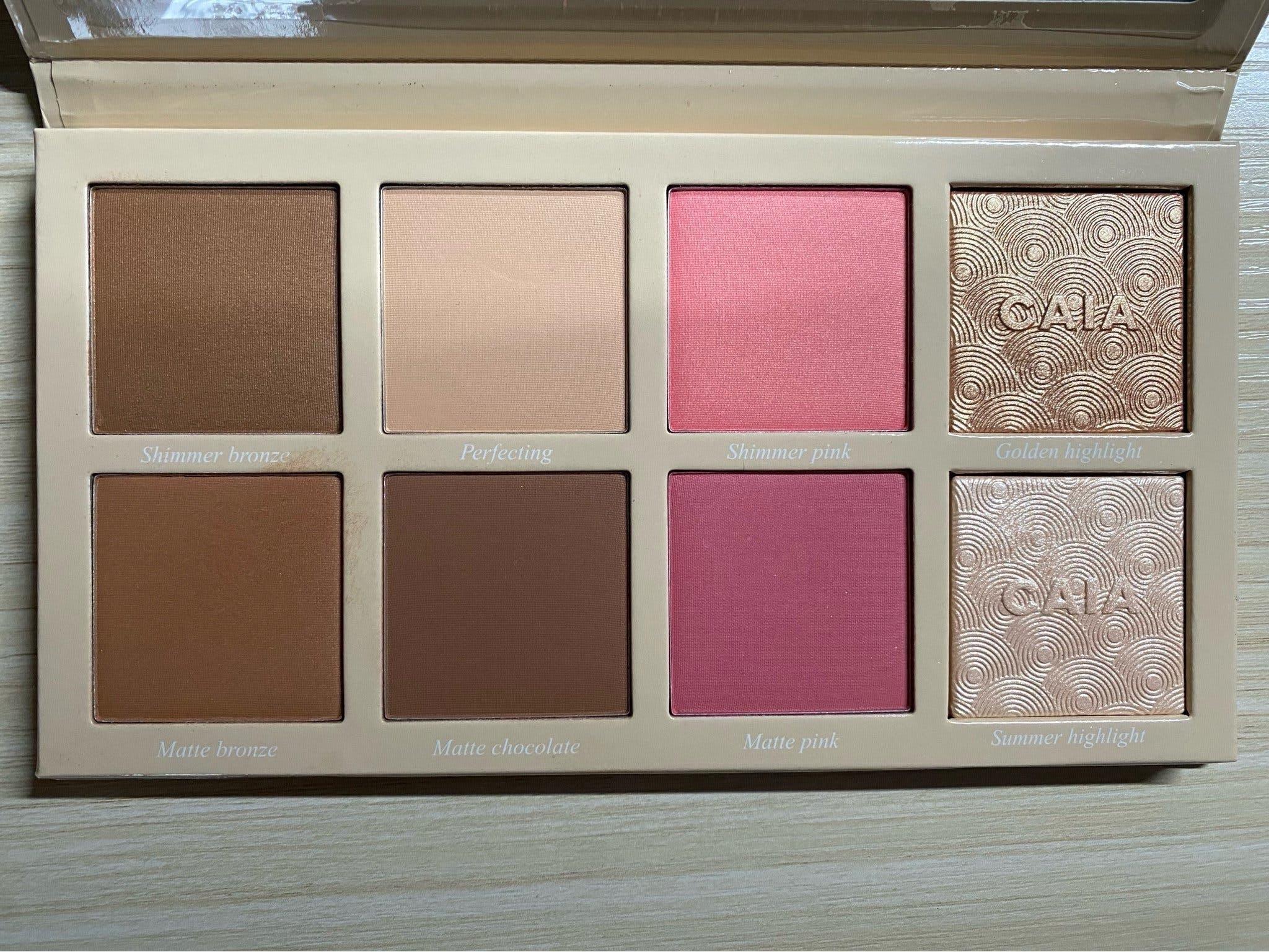Se produkter som liknar CAIA Summer Multi Use Palette på Tradera ...
