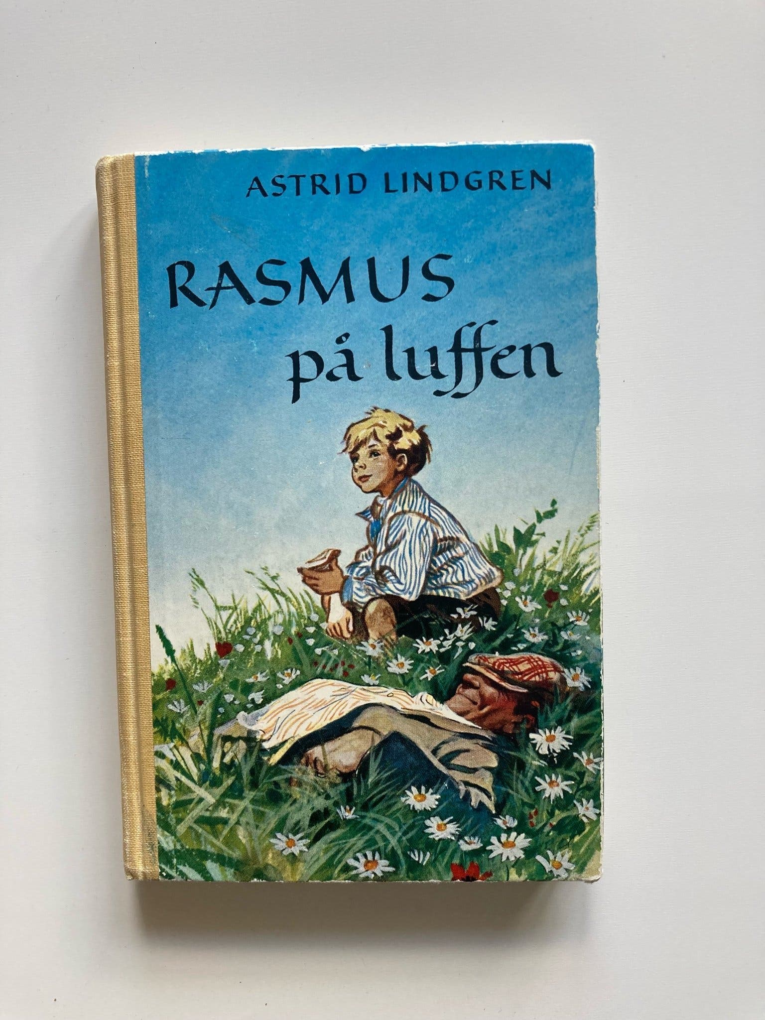 Se produkter som liknar Rasmus på luffen av Astrid Li.. på Tradera ...