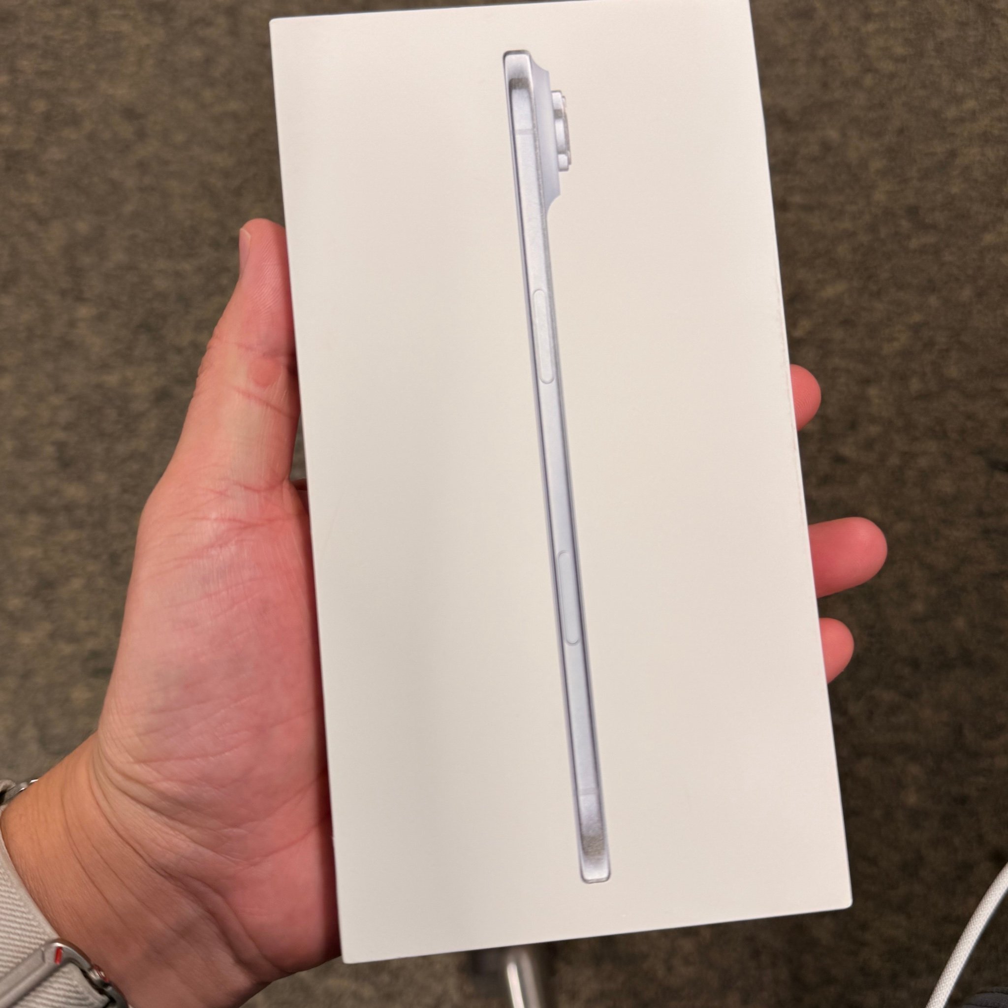 Apple iPhone Air unopened new with 3 new cases,.. | Köp på Tradera ...