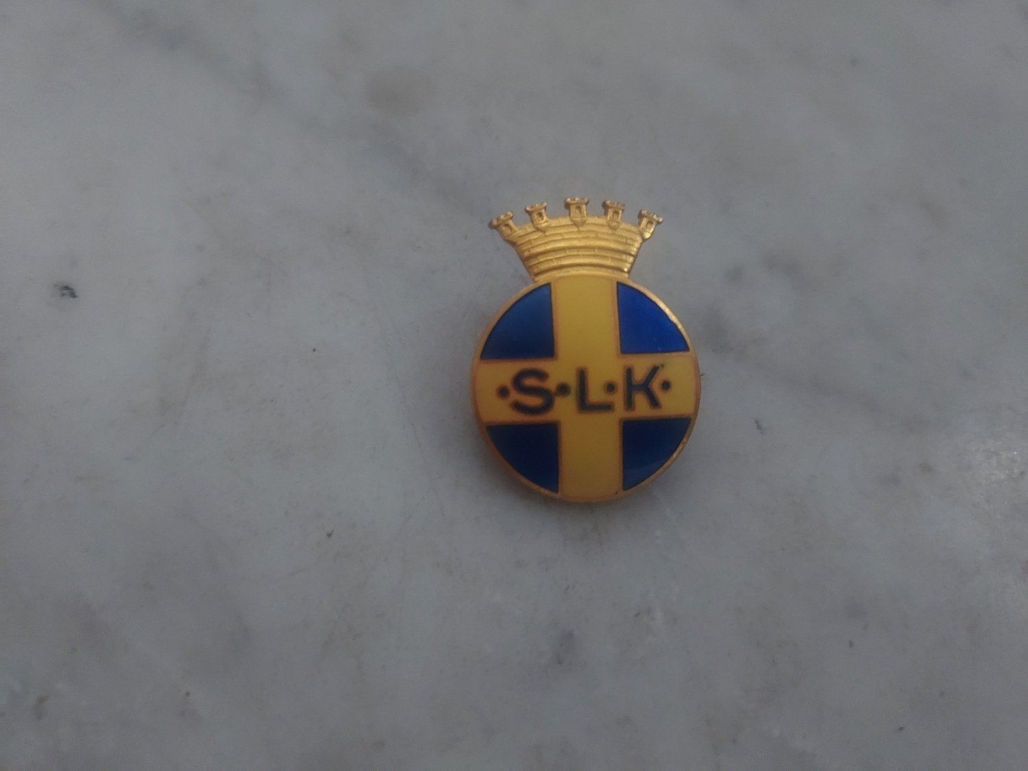 Brosch 50/60-tal Guldig Metall Sveriges Lotta K.. | Köp på Tradera ...