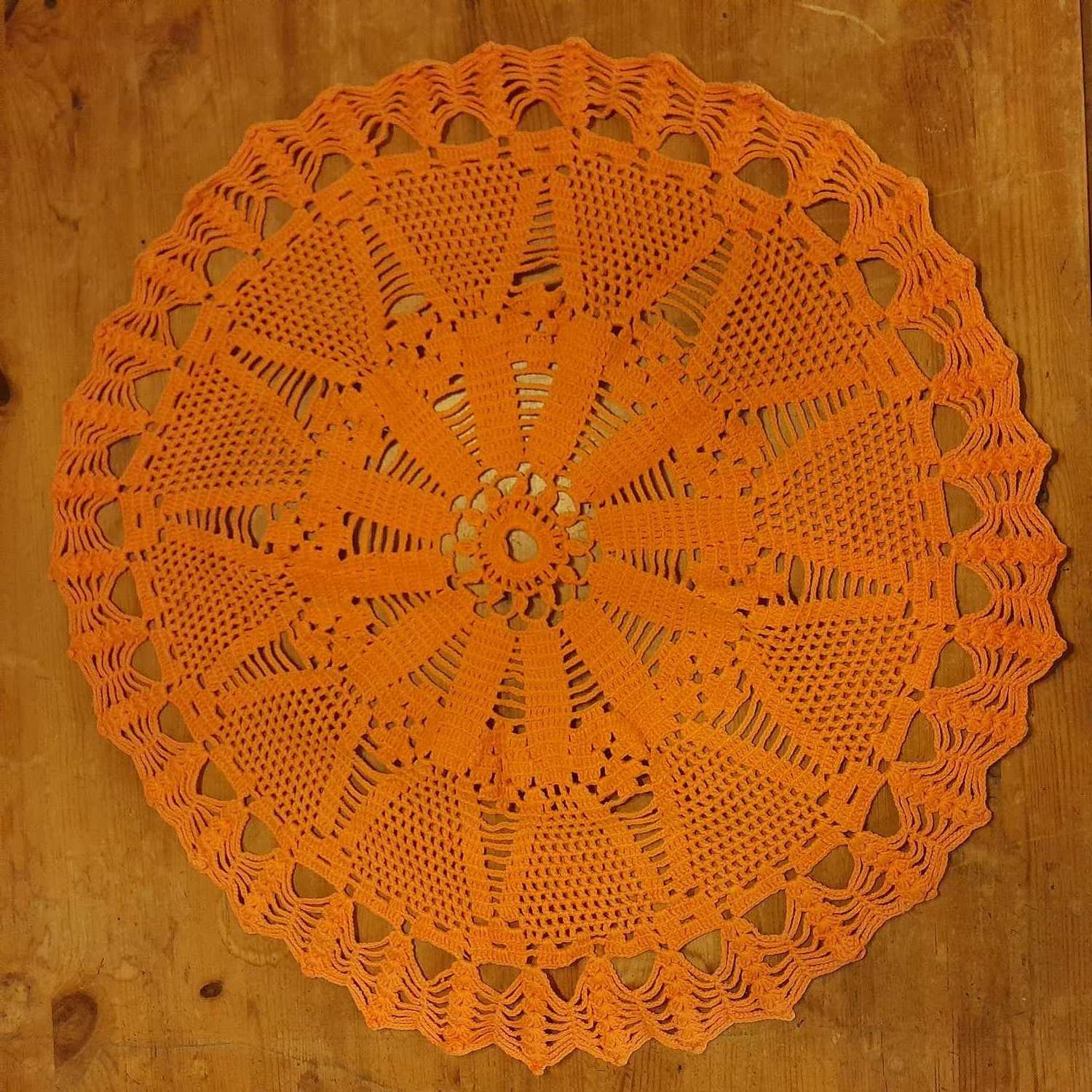 Vintage Stor Rund Handvirkad duk i äkta 70-tals.. | Köp på Tradera ...