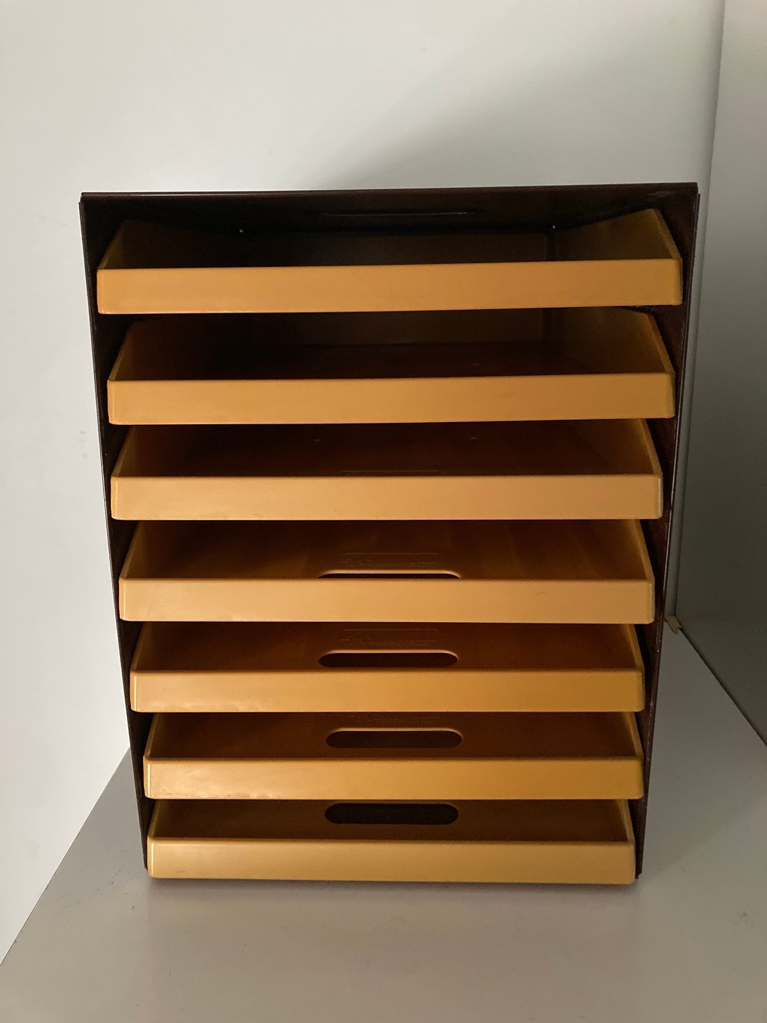 Kinnarps Dokumentfack, 70-tal?! i metall o plast | Köp på Tradera ...