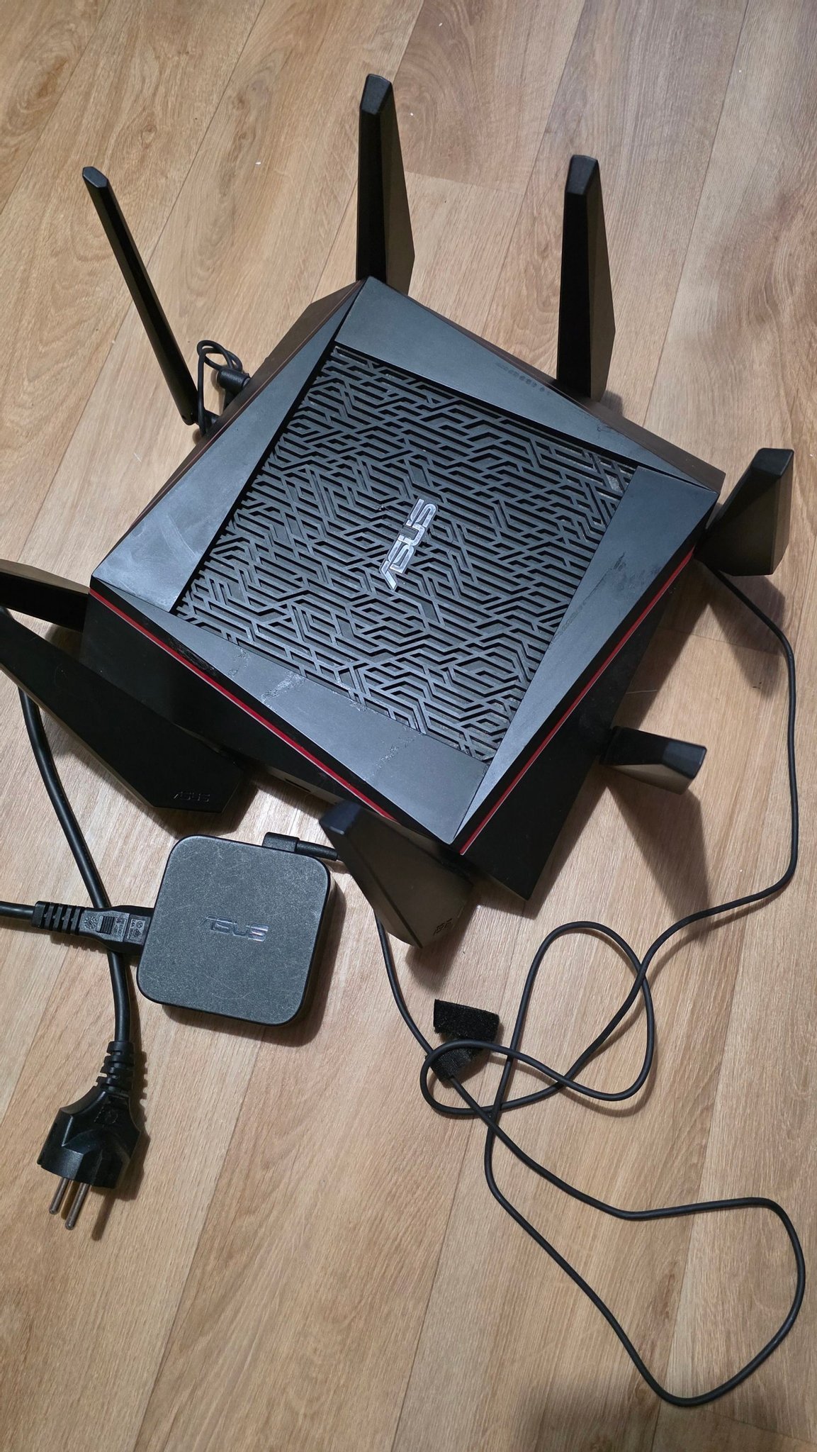 Se produkter som liknar ASUS RT-AC5300 Tri Band Router på Tradera ...