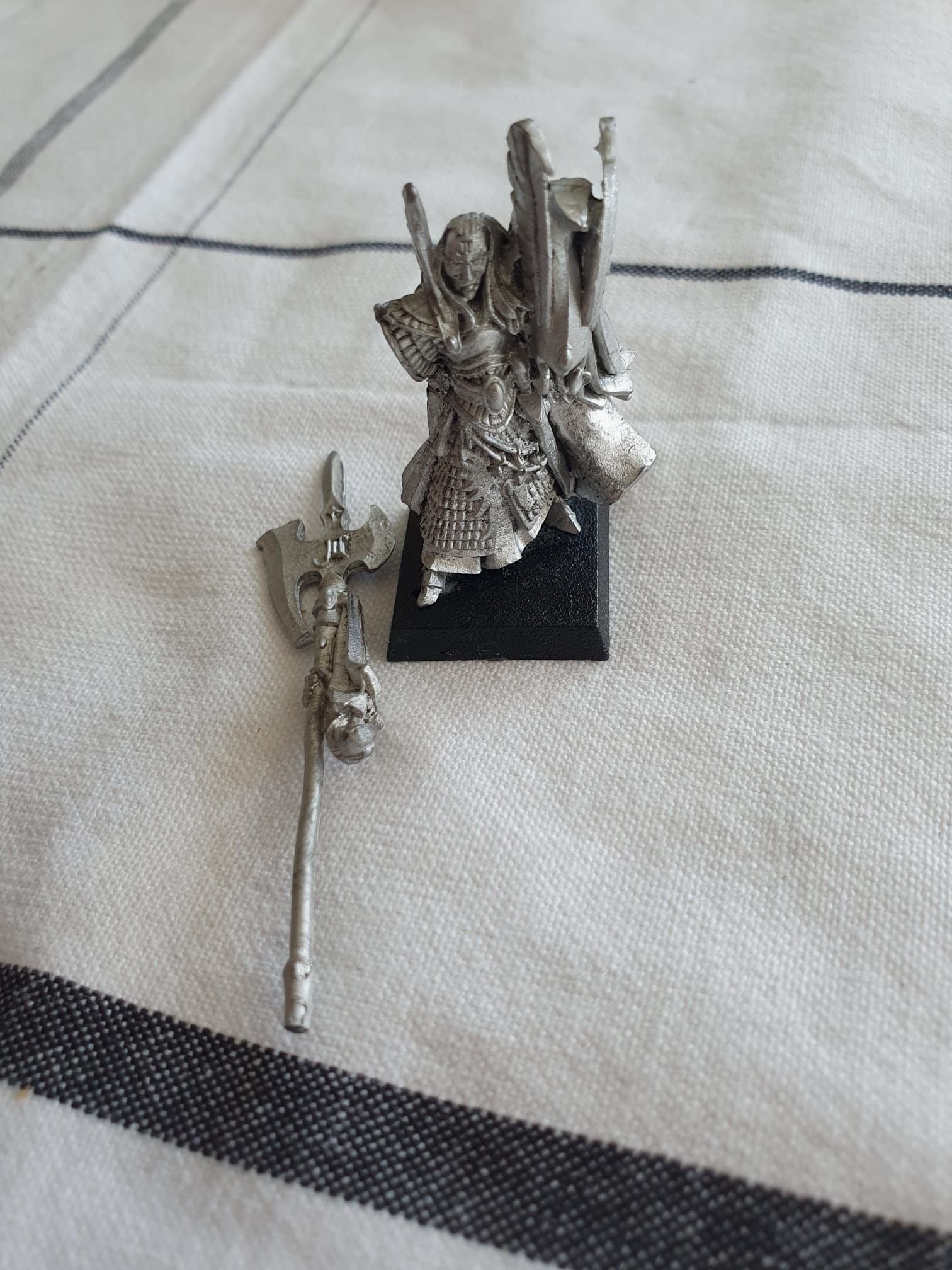 Se produkter som liknar High elf hero Caradryan warha.. på Tradera ...