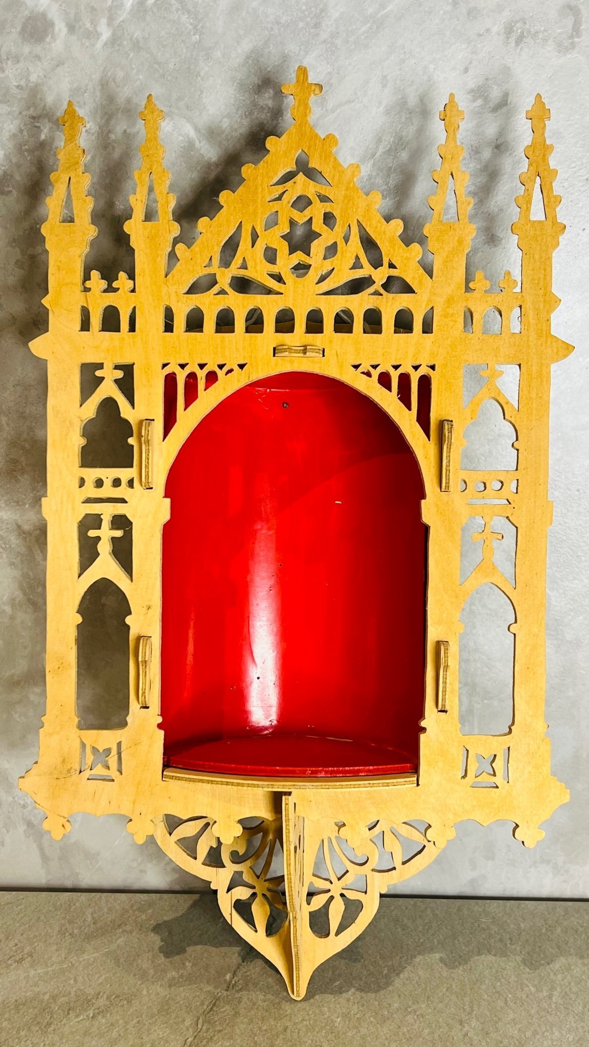 Vacker handgjord husaltare i gotisk stil – med .. | Köp på Tradera ...