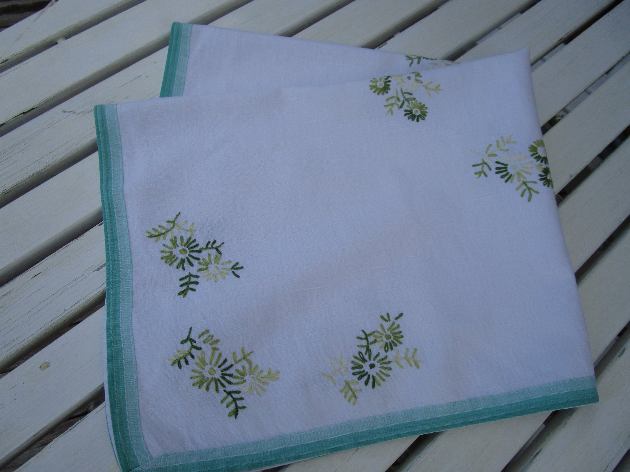 RETRO / VINTAGE Duk med broderade gröna blommor | Köp på Tradera ...