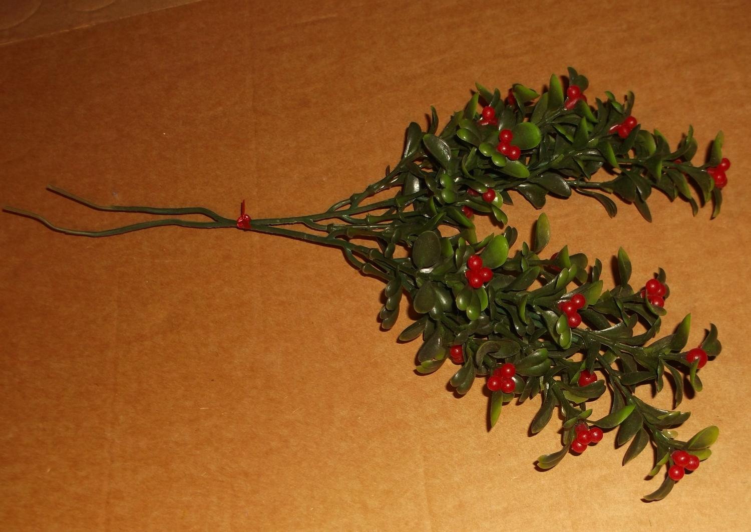 Dekoration 2 kvistar lingonris röda bär plast 1.. | Köp på Tradera ...