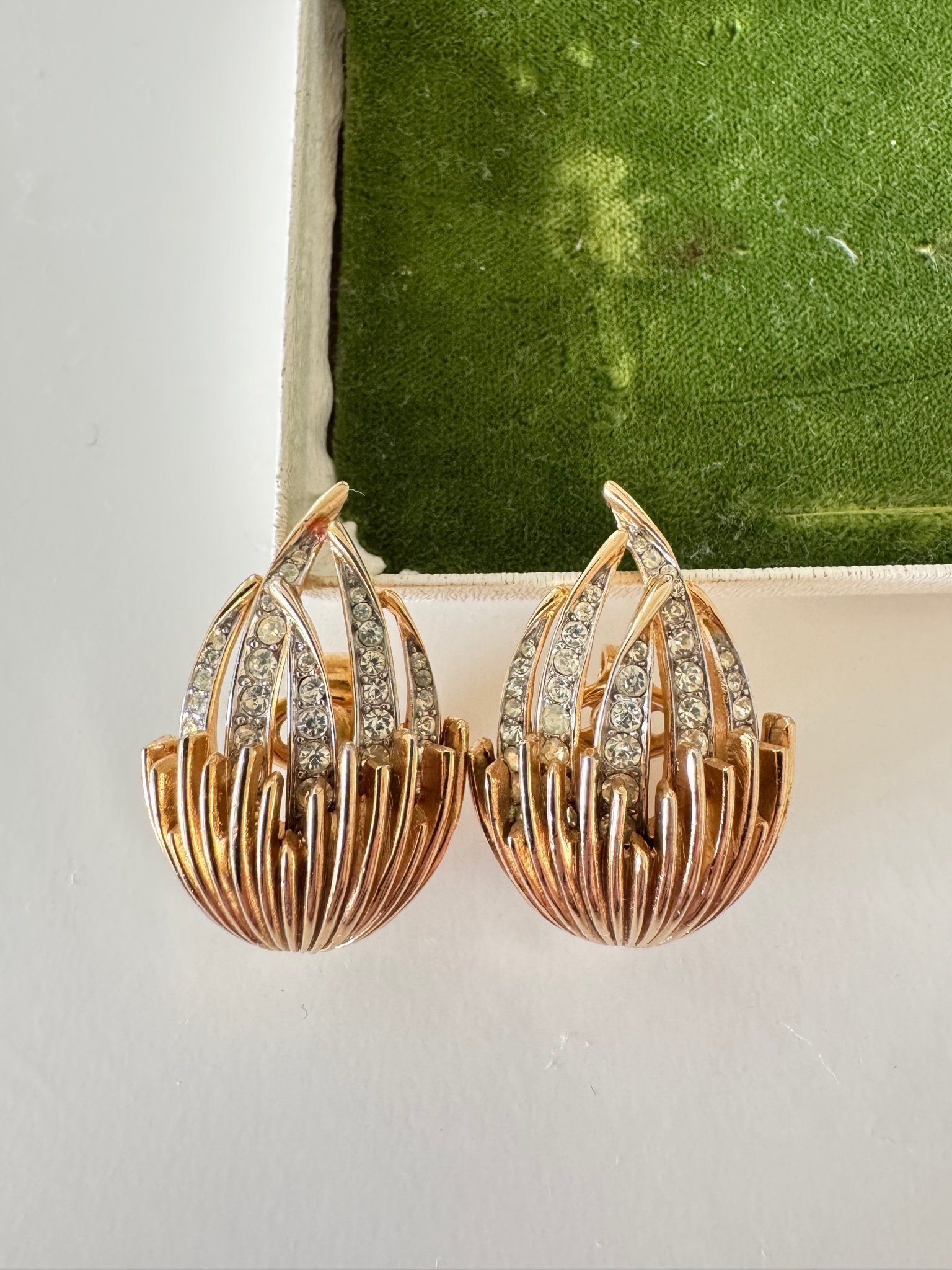 Underbara och sällsynta 1960-tals Crown Trifari.. | Köp på Tradera ...