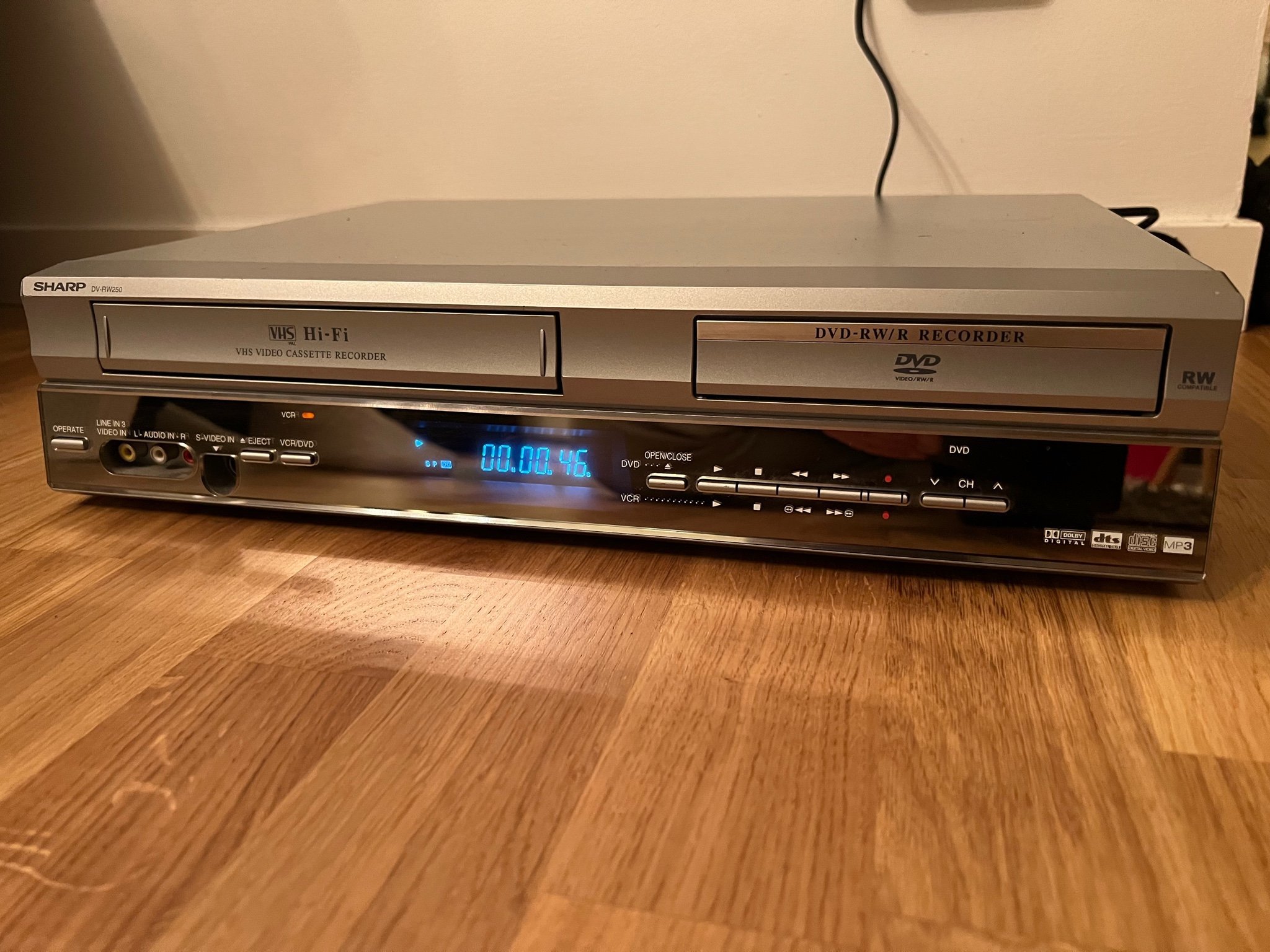 Sharp DV-RW250 kombinerad DVD/VHS. Kopiera VHS.. | Köp på Tradera (565304347)