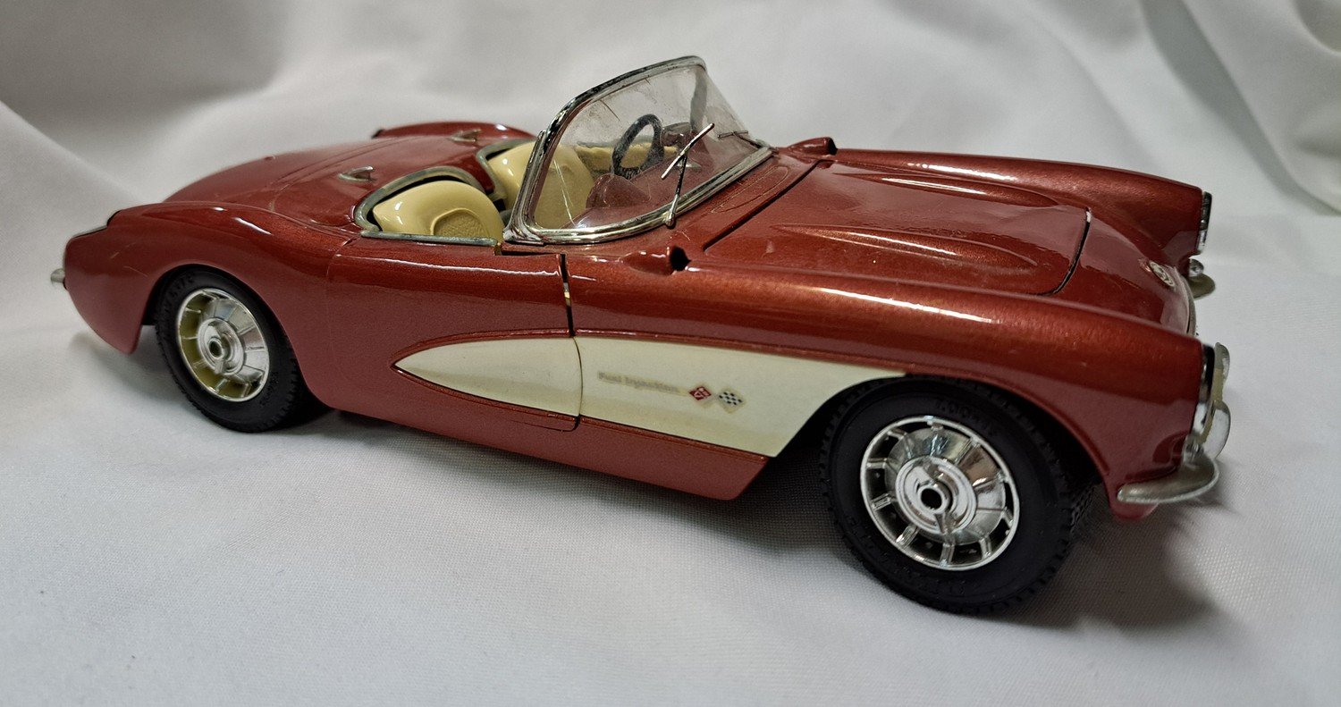 CHEVROLET - CORVETTE SPIDER 1957 Burago 1/18 | Köp på Tradera (624955477)