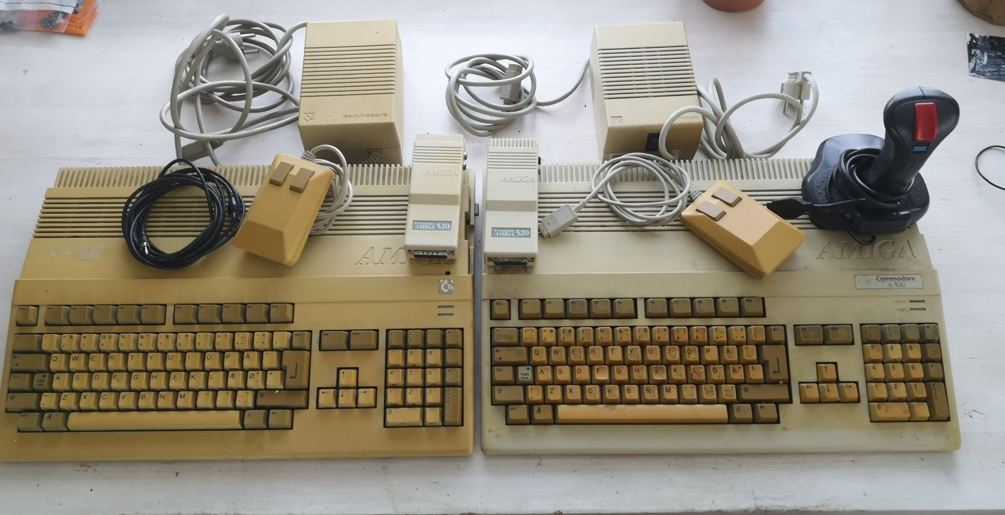 Commodore Amiga 500 - Två datorer | Köp på Tradera (698893681)