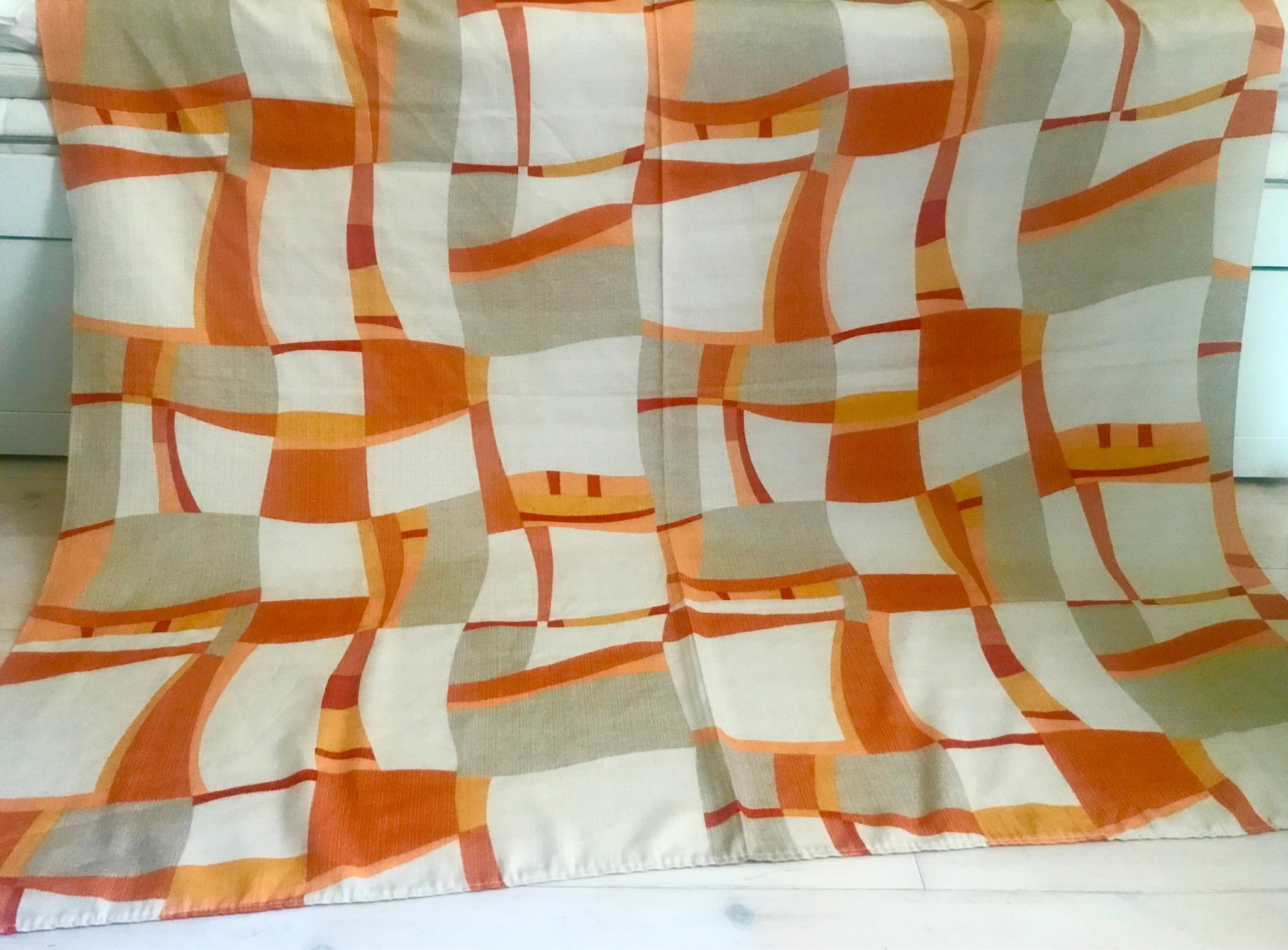 Rejäl tygbit med snyggt grafis.. | Köp från NordicRetro på Tradera ...