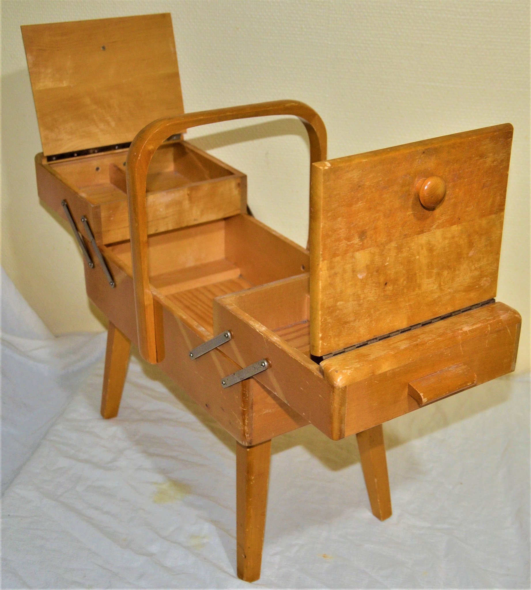 RETRO syskrin på ben till förvaring av sytråd s.. | Köp på Tradera ...