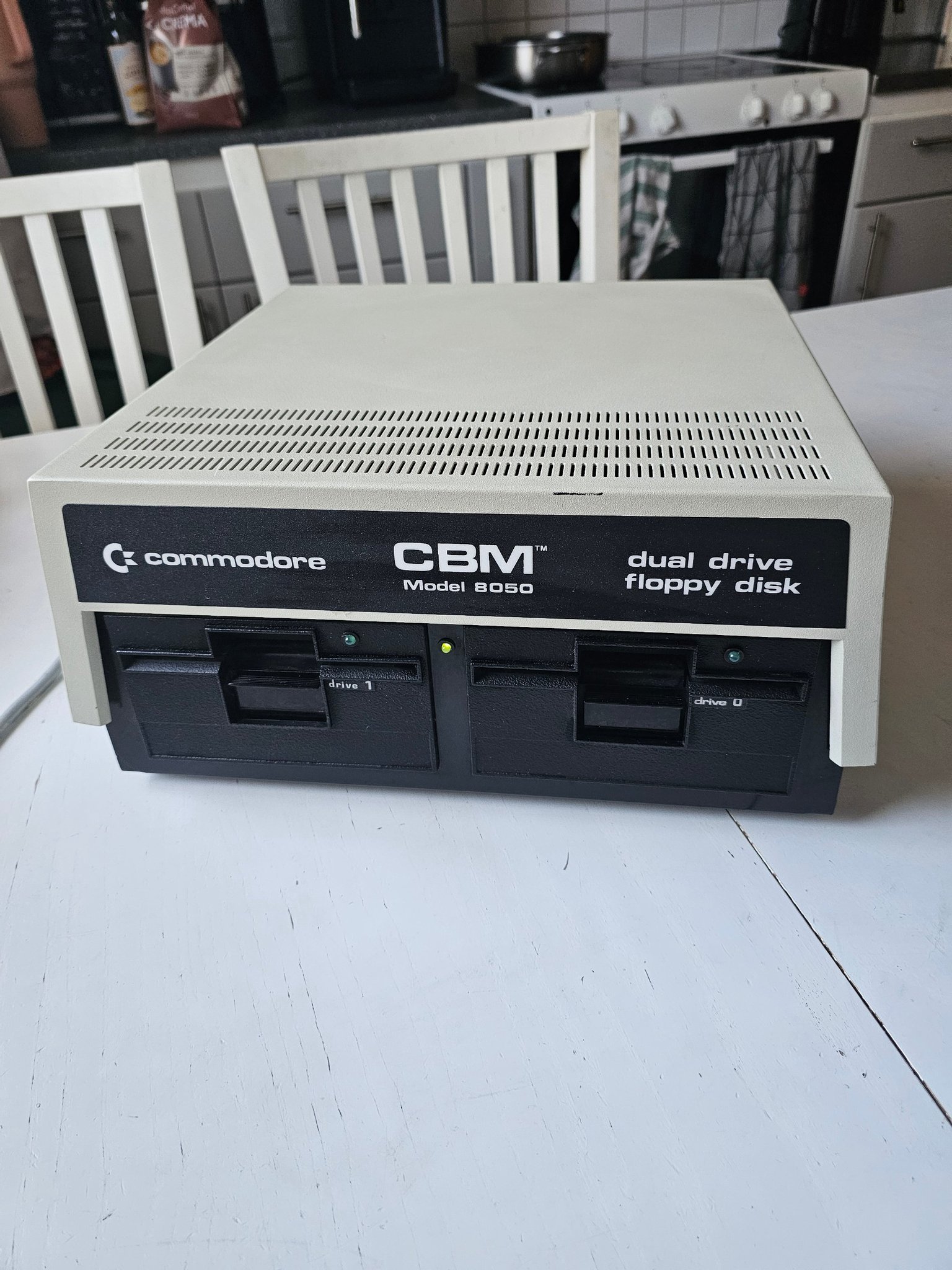 Se produkter som liknar Commodore CBM 8050 Dual Drive.. på Tradera ...