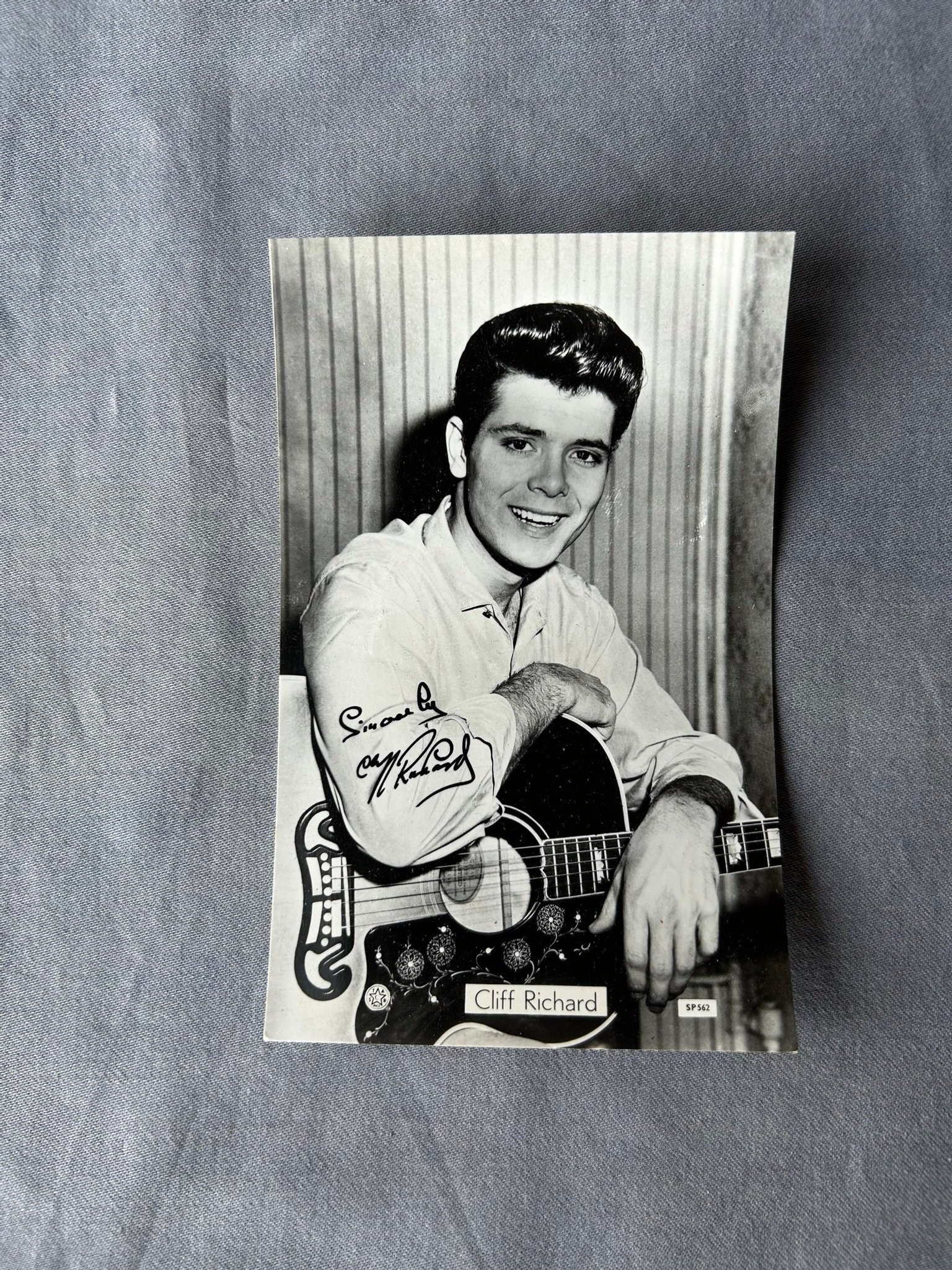 Äldre svart/vitt idolfoto av Cliff Richard 14x9.. | Köp på Tradera ...