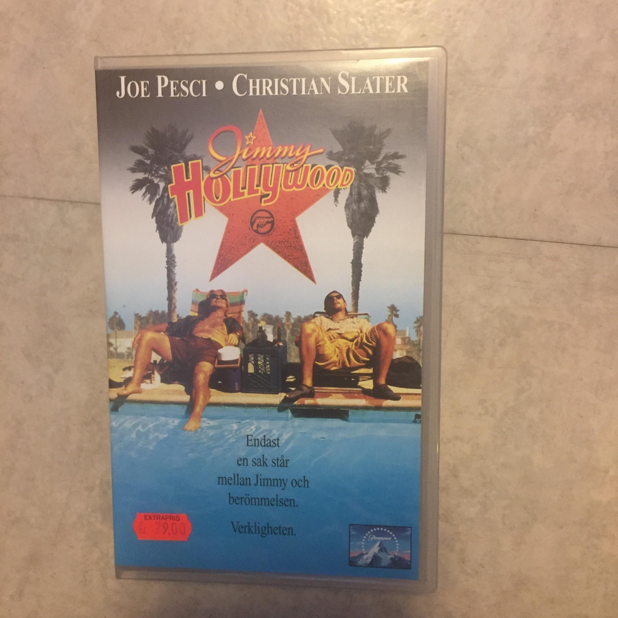 Se produkter som liknar JIMMY HOLLYWOOD - FD HYR VHS .. på Tradera ...