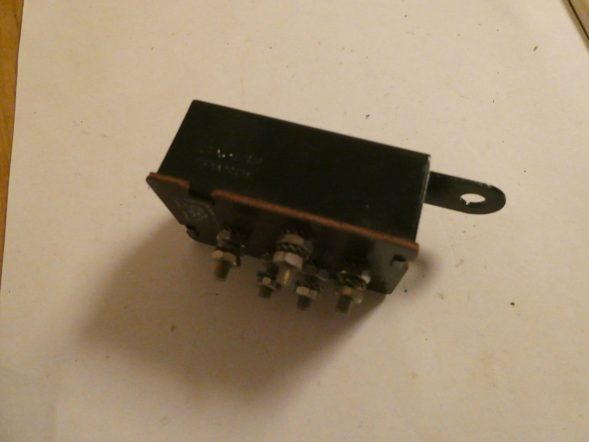 Se produkter som liknar KLAXTON 130865 BLINKRELÄ 12 V.. på Tradera ...
