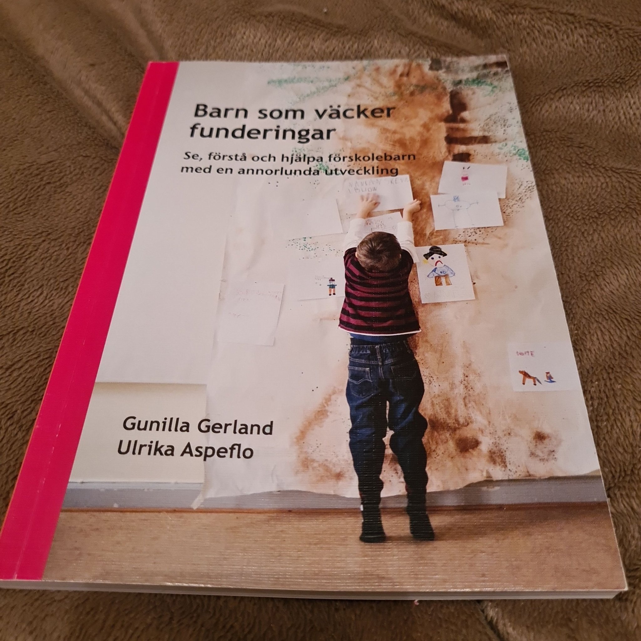 Se produkter som liknar Barn som väcker funderingar G.. på Tradera ...