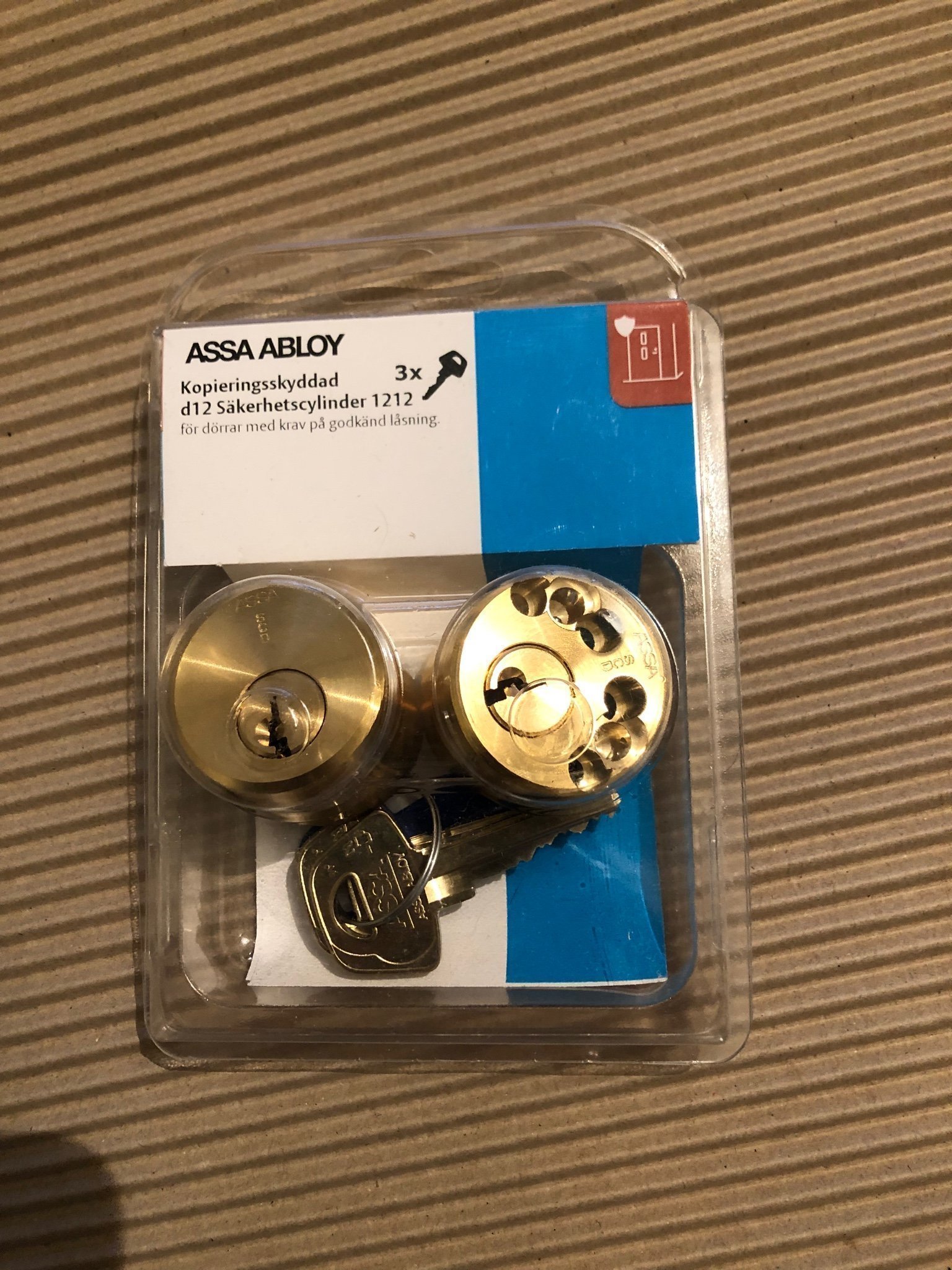 Se produkter som liknar Assa Abloy Cylinder d12 1212 .. på Tradera (593641812)
