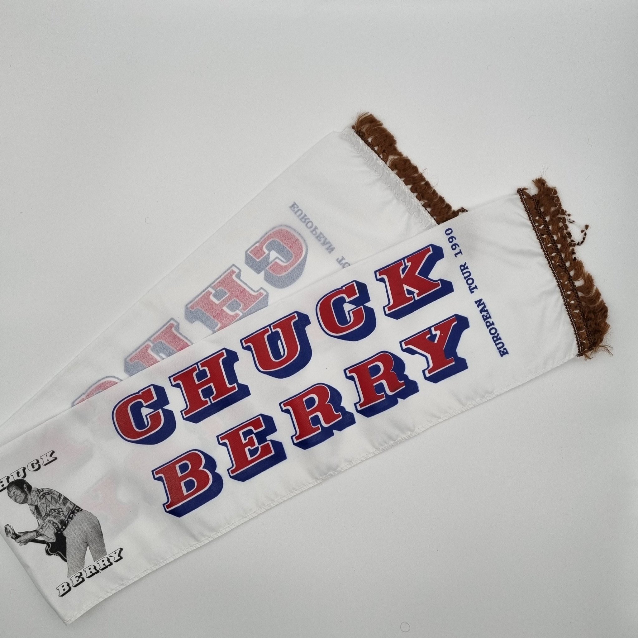 Se produkter som liknar CHUCK BERRY tour scarf fr. 19.. på Tradera ...