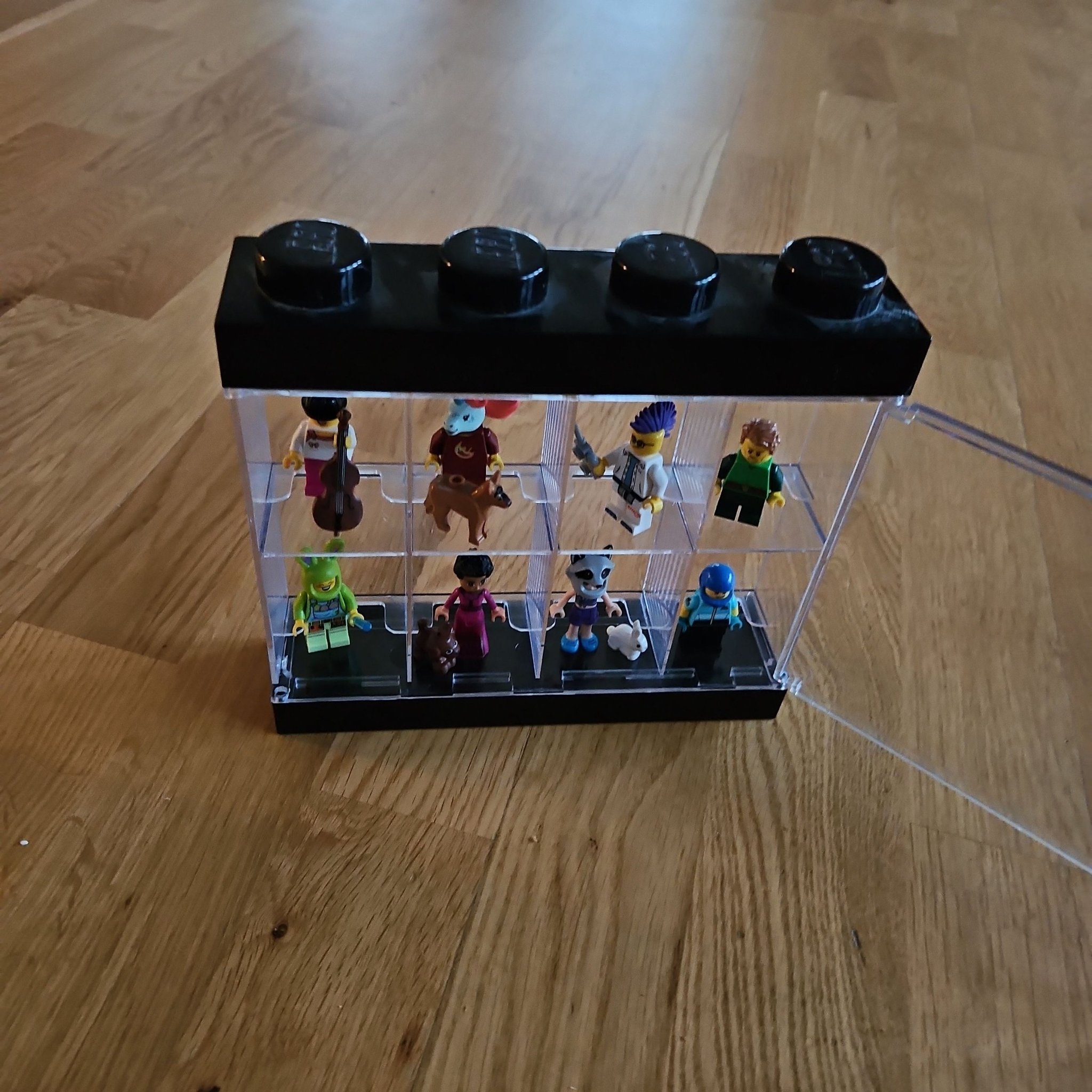 Lego Minifigurer i Displayfodral | Köp på Tradera (707258044)