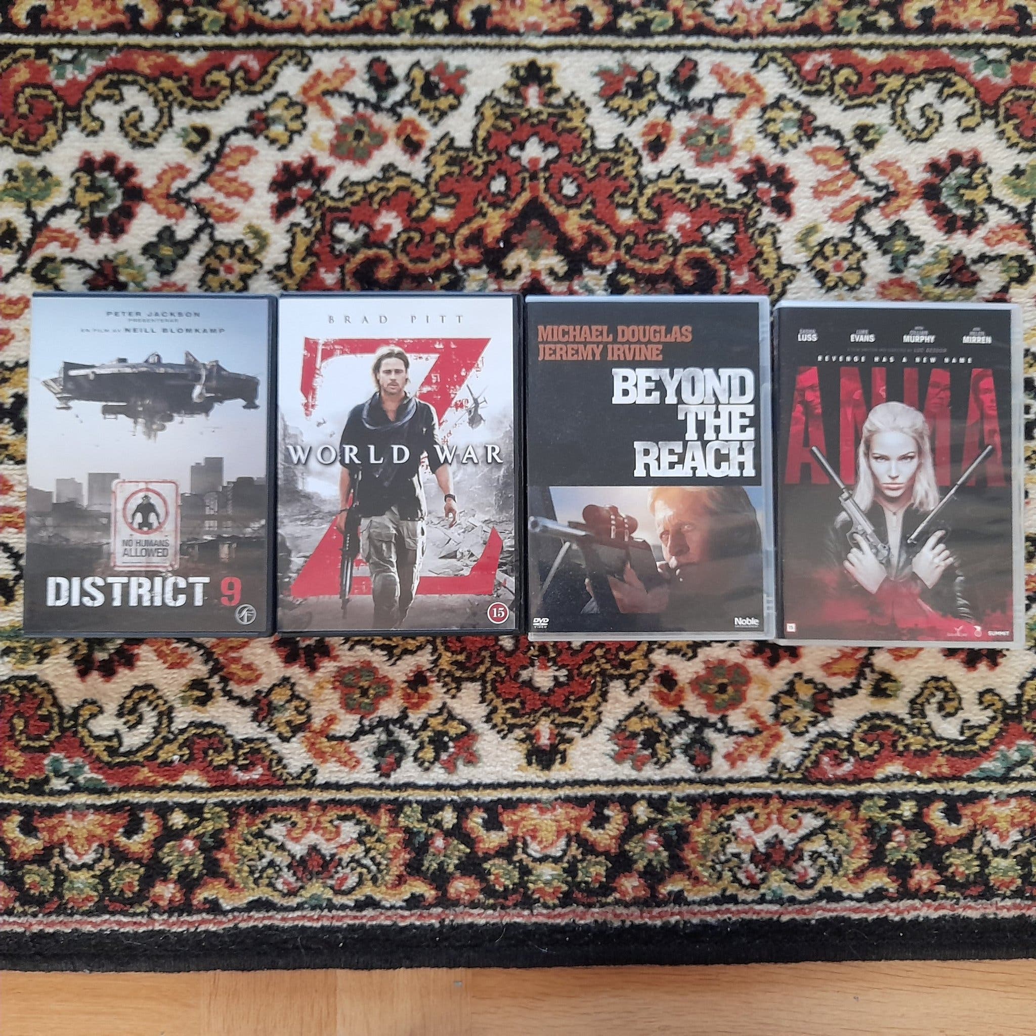 Se produkter som liknar 4 st DVD-filmer: District 9, .. på Tradera ...