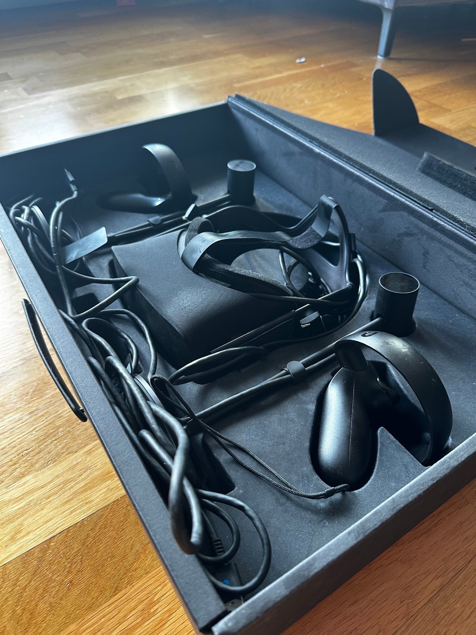 Oculus Rift CV1 VR-headset med handkontroller &.. | Köp på Tradera ...