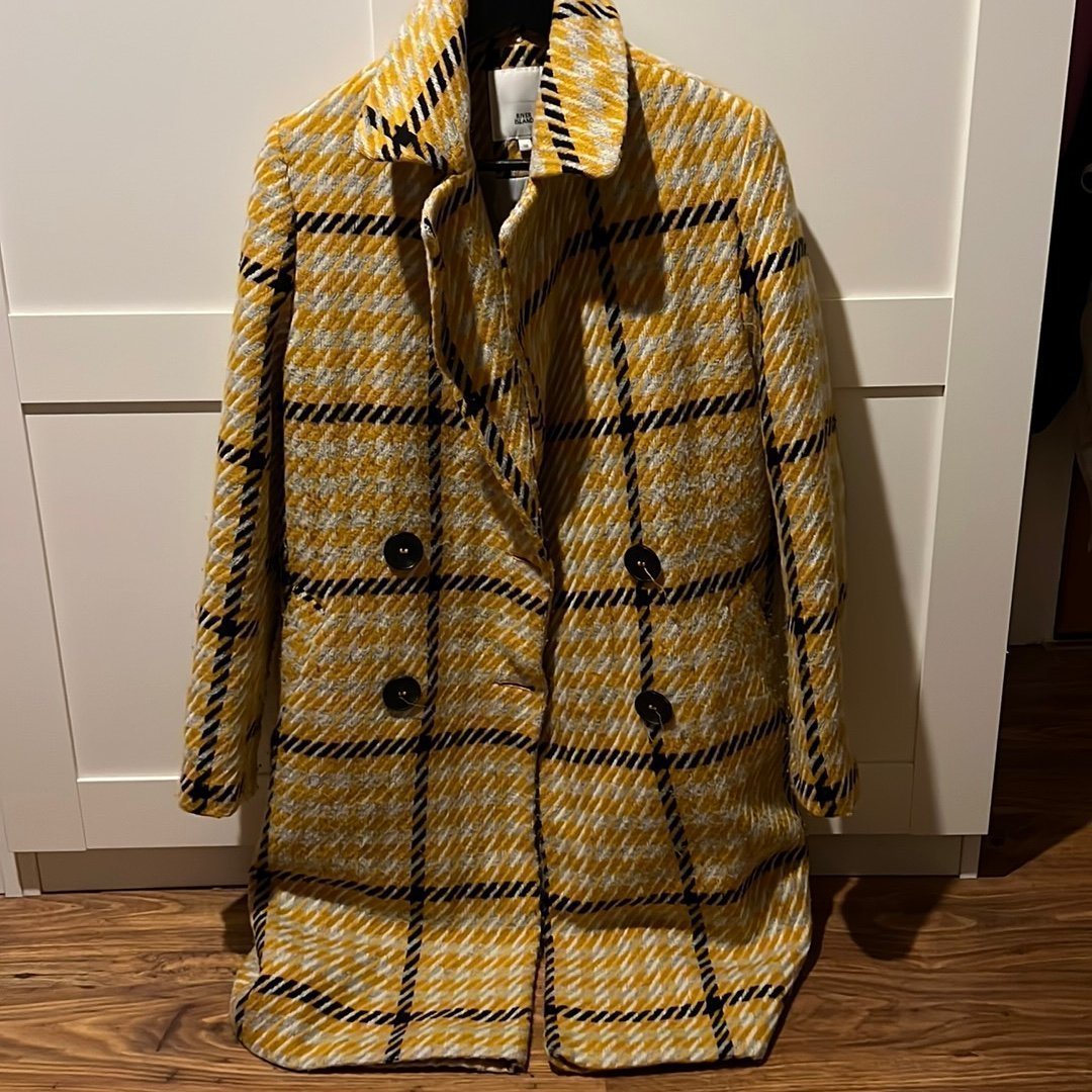 Se produkter som liknar River Island rutig kappa på Tradera (699978667)