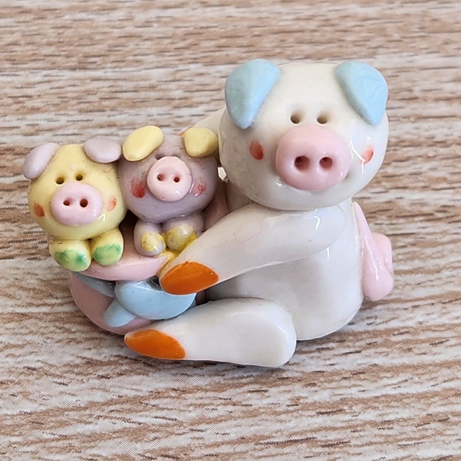 Handmade Ceramic Pig Family Figurine – Mother w.. | Köp på Tradera ...