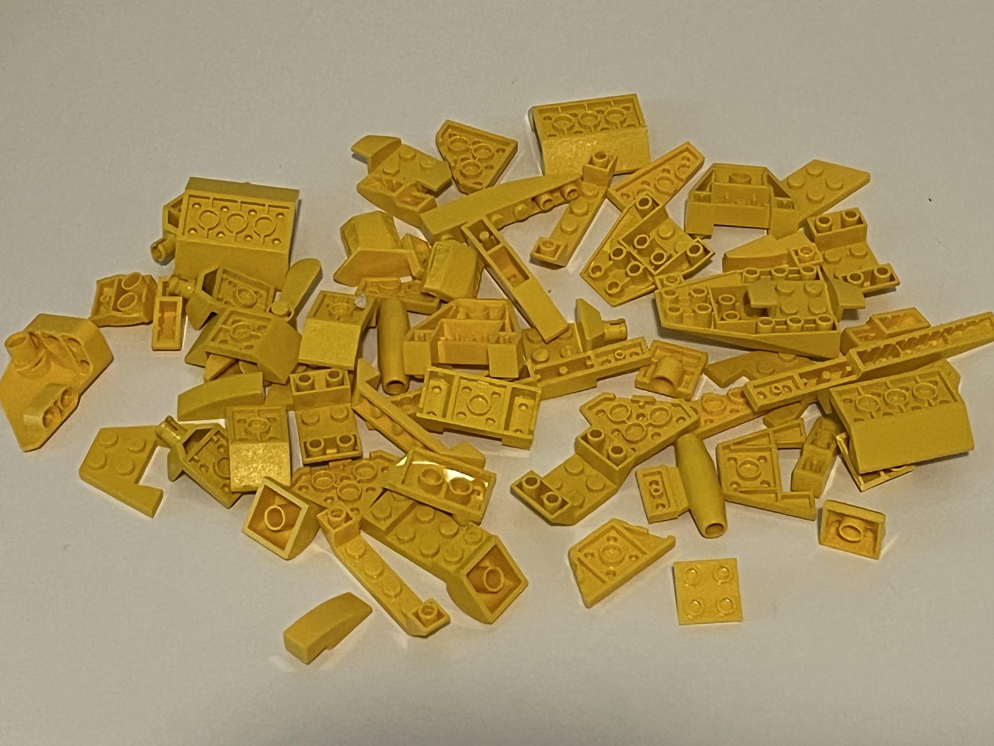 Se produkter som liknar *** LEGO, gula delar *** på Tradera (626479956)