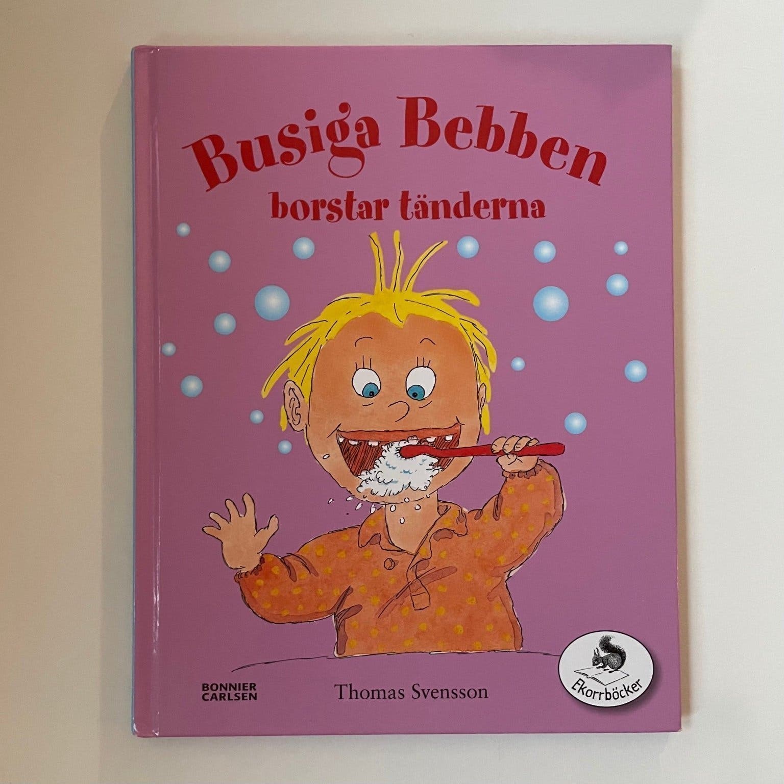 Se produkter som liknar Busiga Bebben borstar tändern.. på Tradera ...