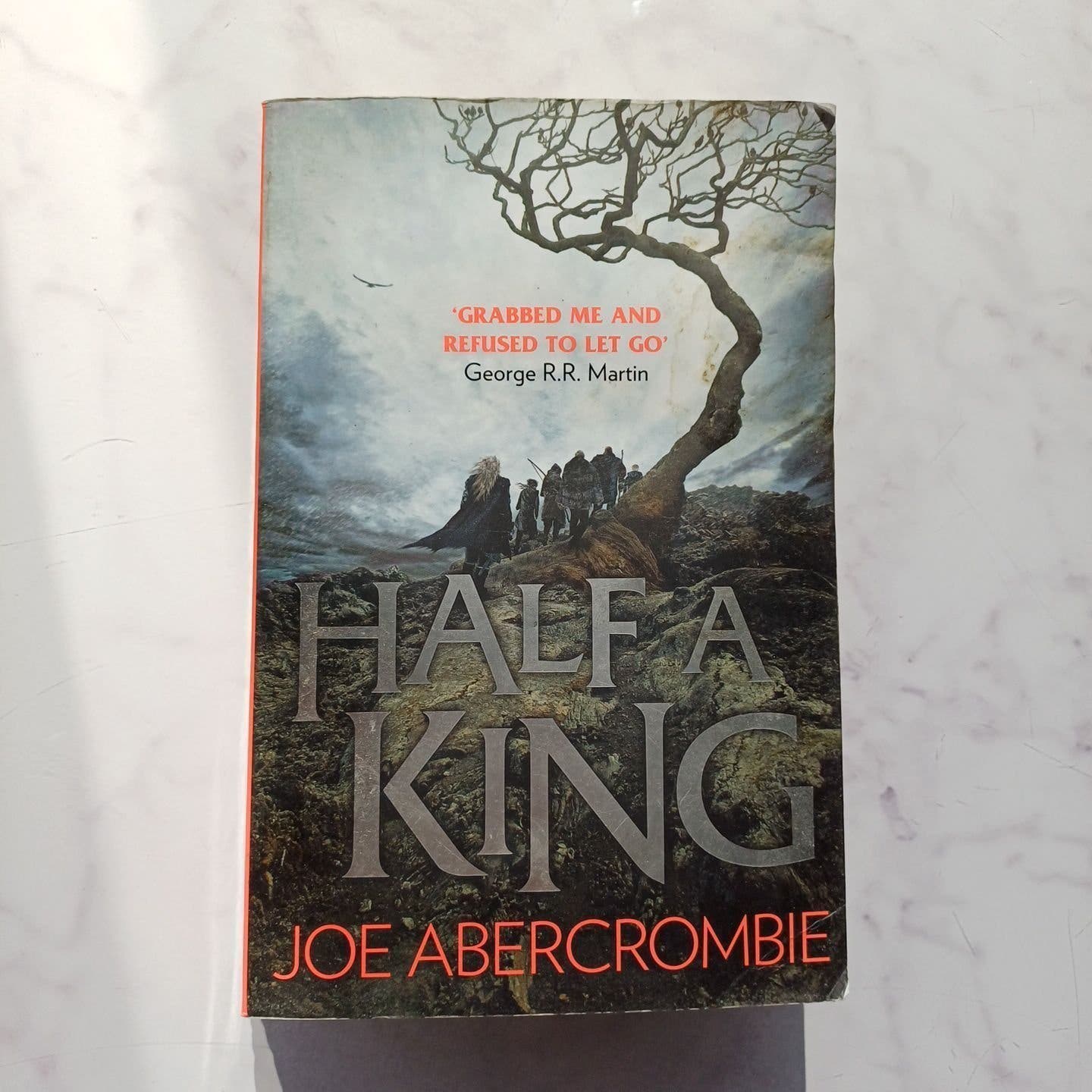 Se produkter som liknar Half a King av Joe Abercrombie på Tradera ...