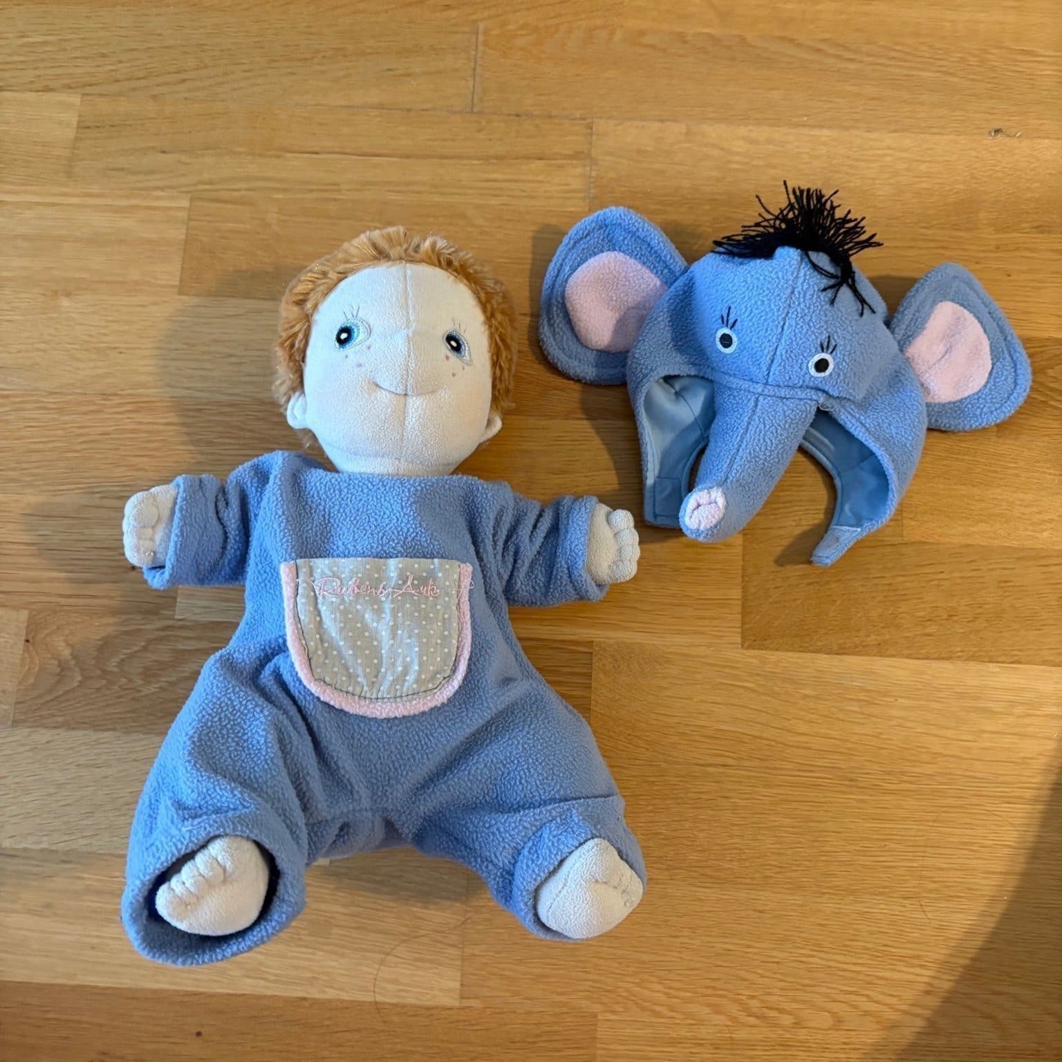 Se produkter som liknar Rubens Barn Docka med Elefant.. på Tradera ...