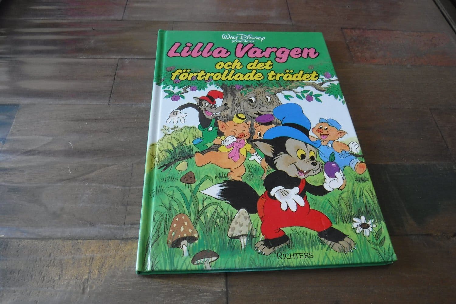 Lilla Vargen och det förtrollade trädet - Walt .. | Köp på Tradera ...