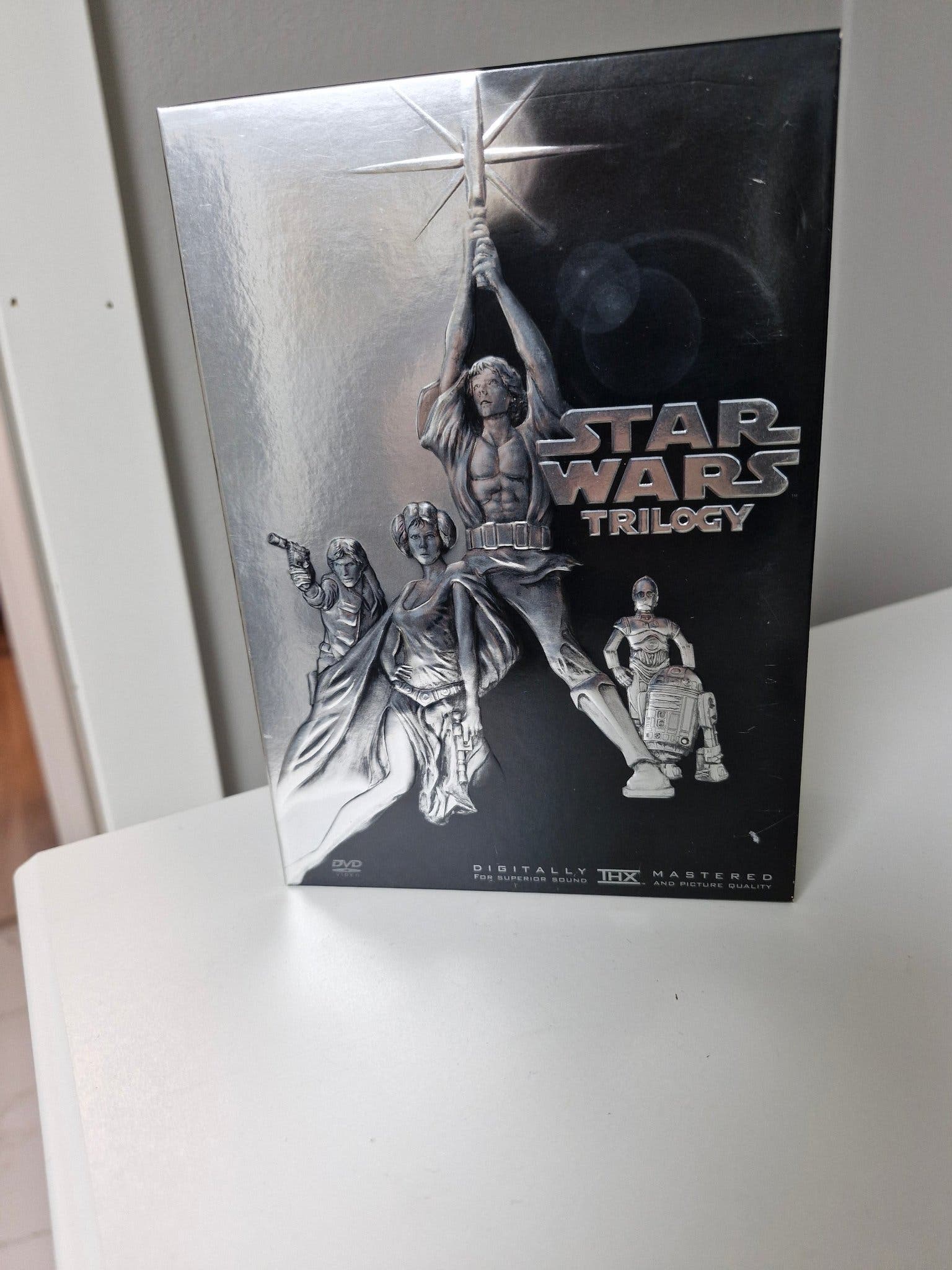 Se produkter som liknar Star Wars Trilogy DVD Box på Tradera (716024039)