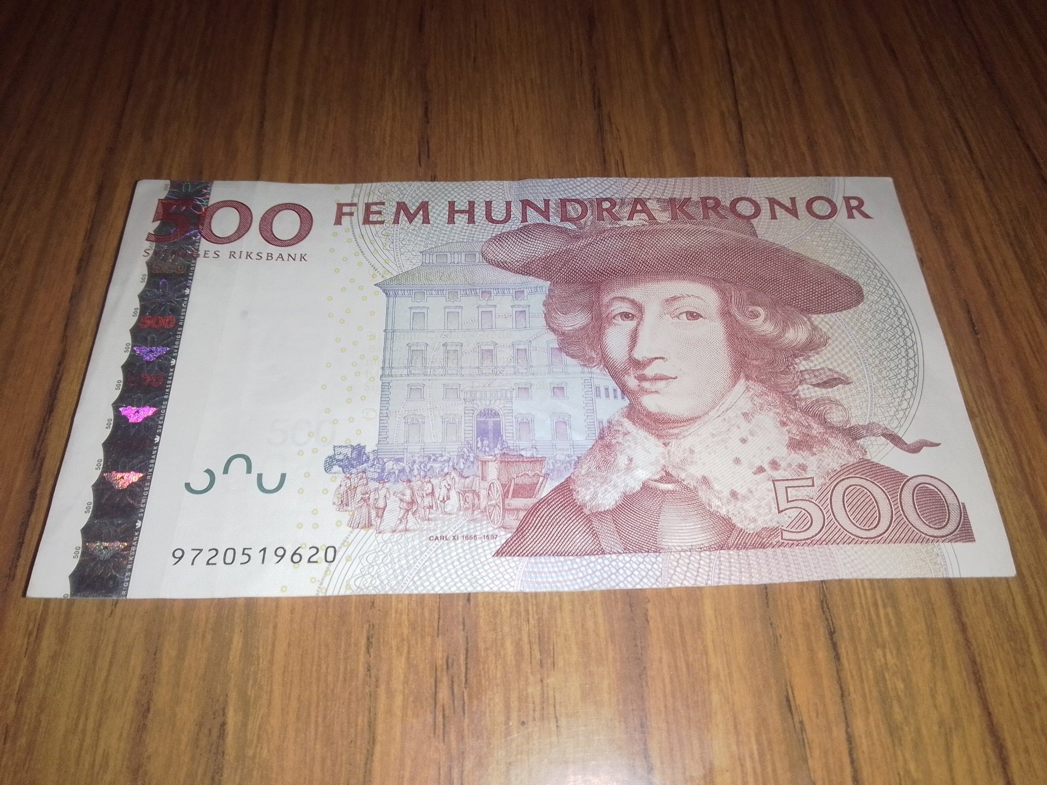 Se produkter som liknar Gammal 500 kronors sedel vikt.. på Tradera ...