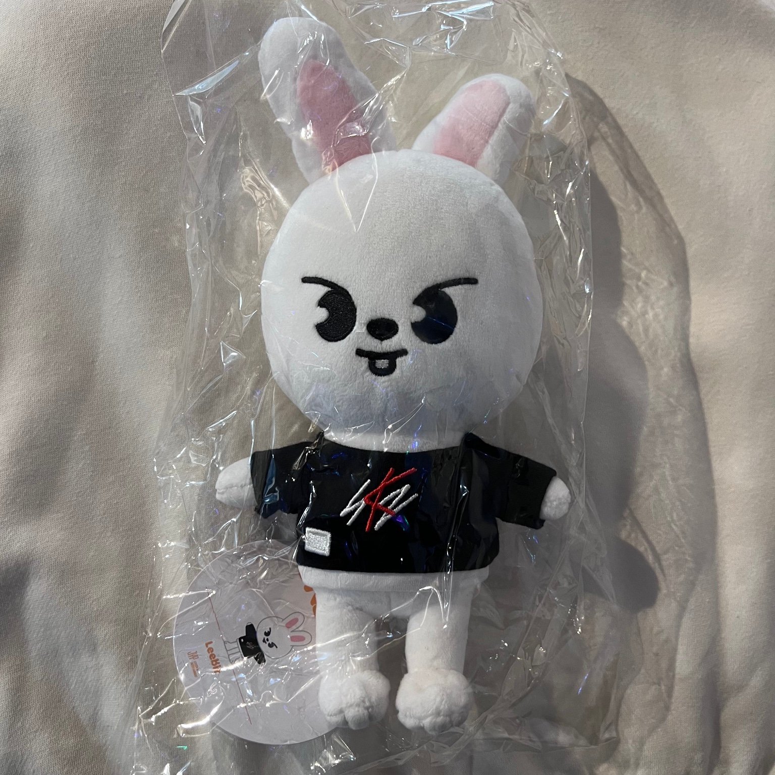 Se produkter som liknar Stray Kids SKZOO Lee Know Lee.. på Tradera ...