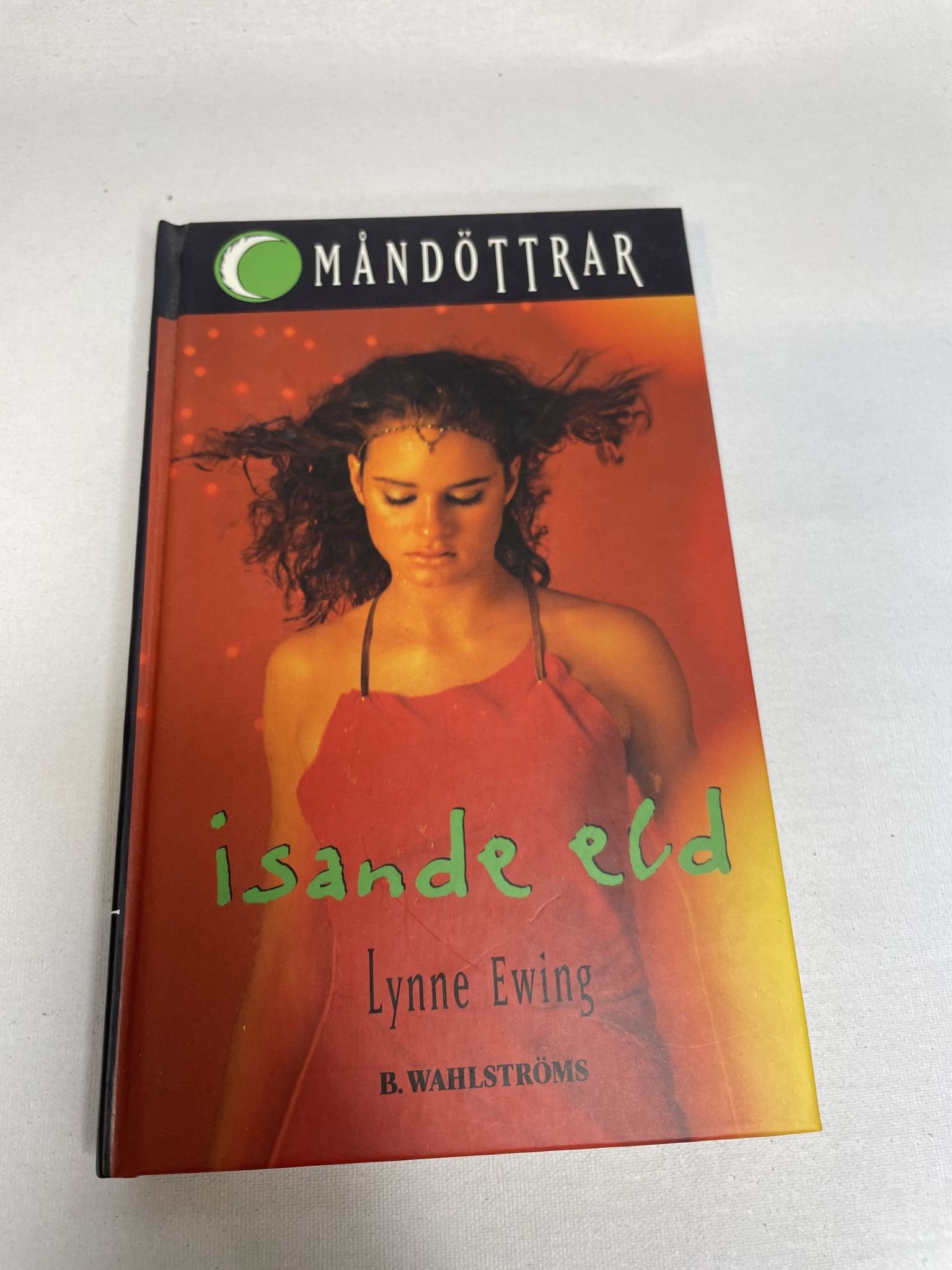 Se produkter som liknar Isande eld | Lynne Ewing | Må.. på Tradera ...