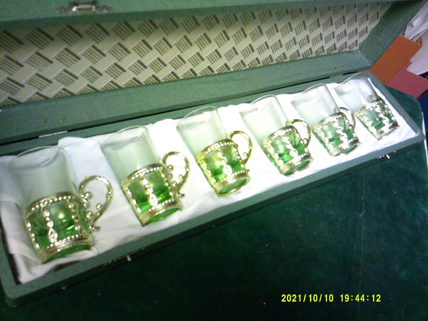 6 gröna snapsglas i shatull | Köp från PL_03 på Tradera (502035696)