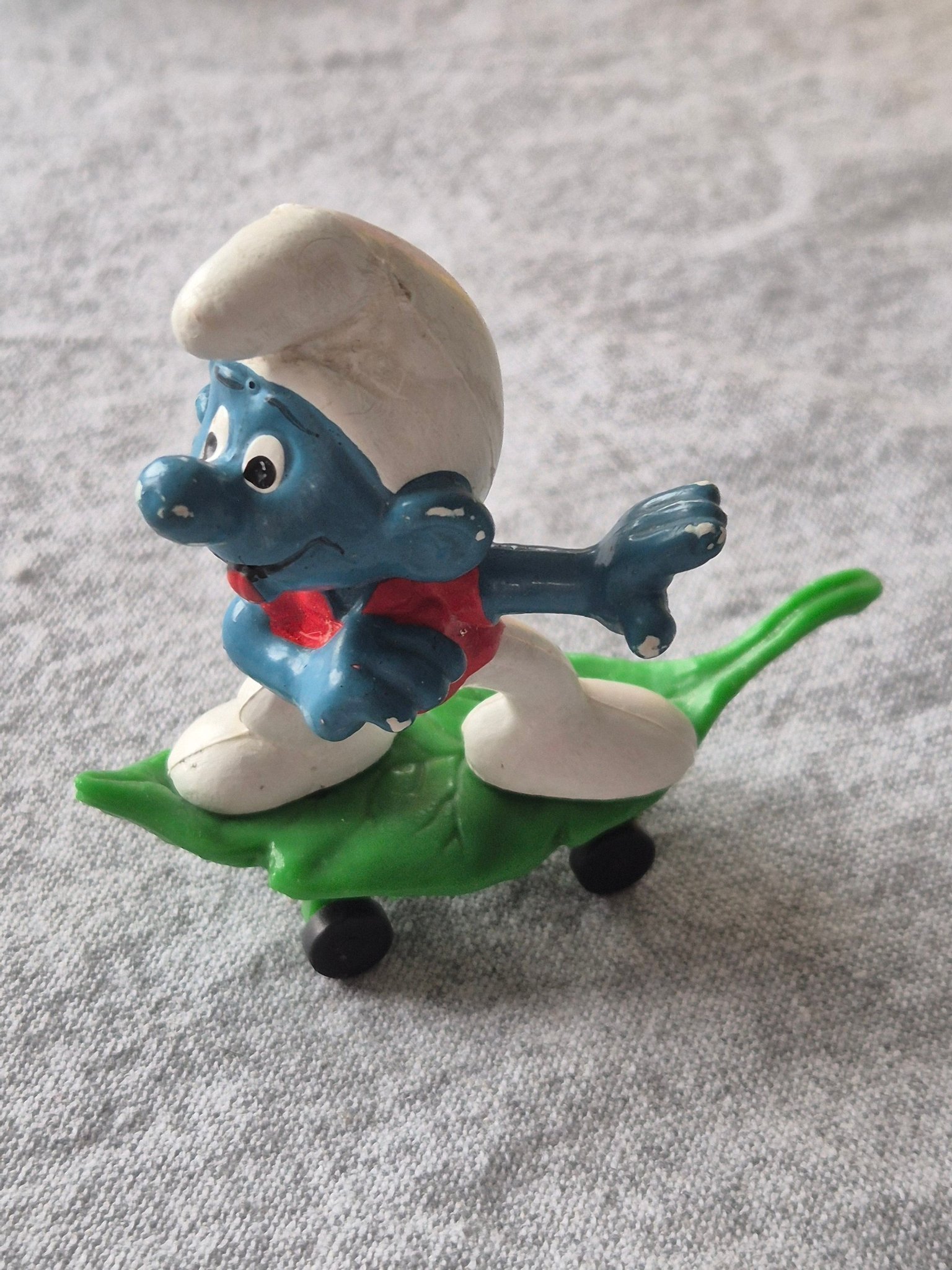 Vintage Schlumpf Smurf på Lövbräda | Köp på Tradera (710666744)