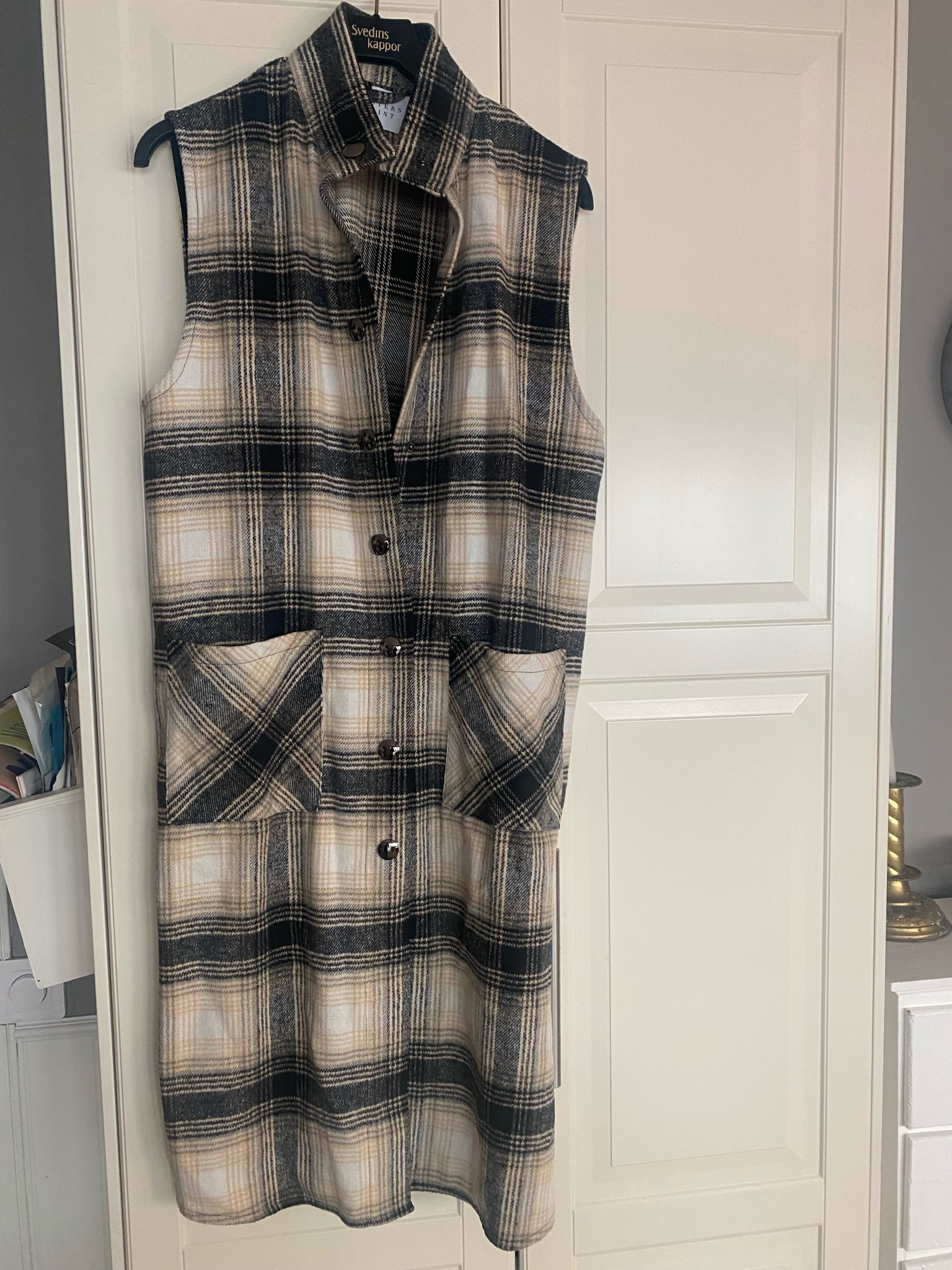 Se produkter som liknar Rutig, armlös kappa på Tradera (704726525)