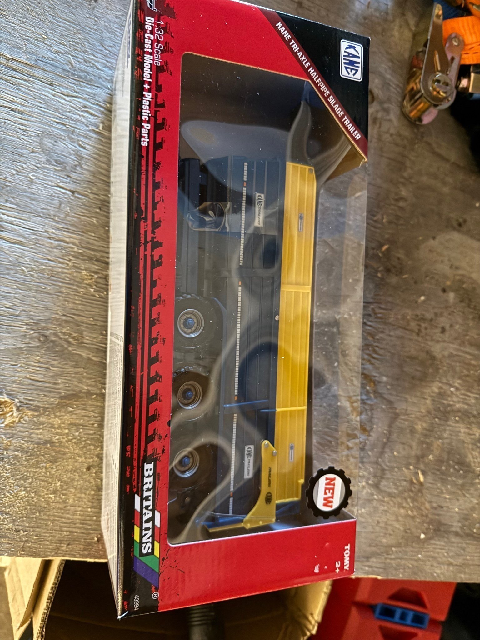 Britains Kane Tri-Axle Halfpipe Silage Trailer .. | Köp på Tradera ...